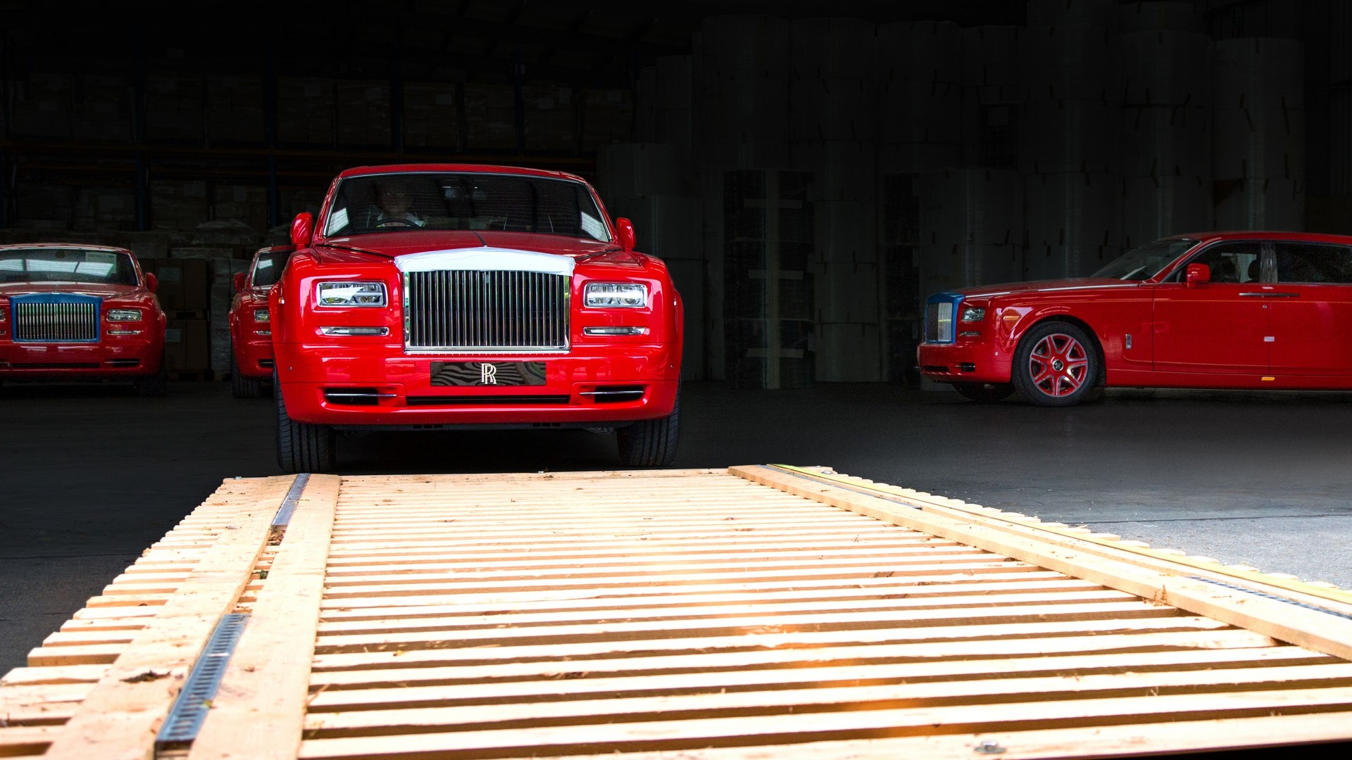 Rolls Royce Phantom - Il en commande 30 exemplaires en rouge