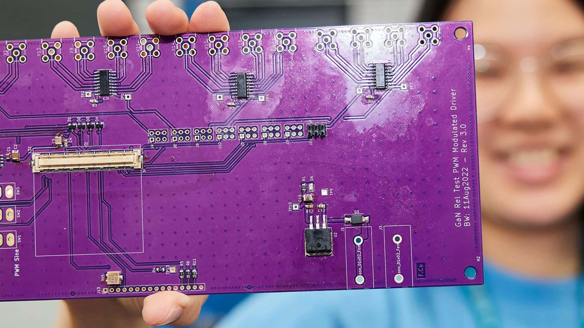 Auto ferme per colpa dei chip: cosa sta succedendo