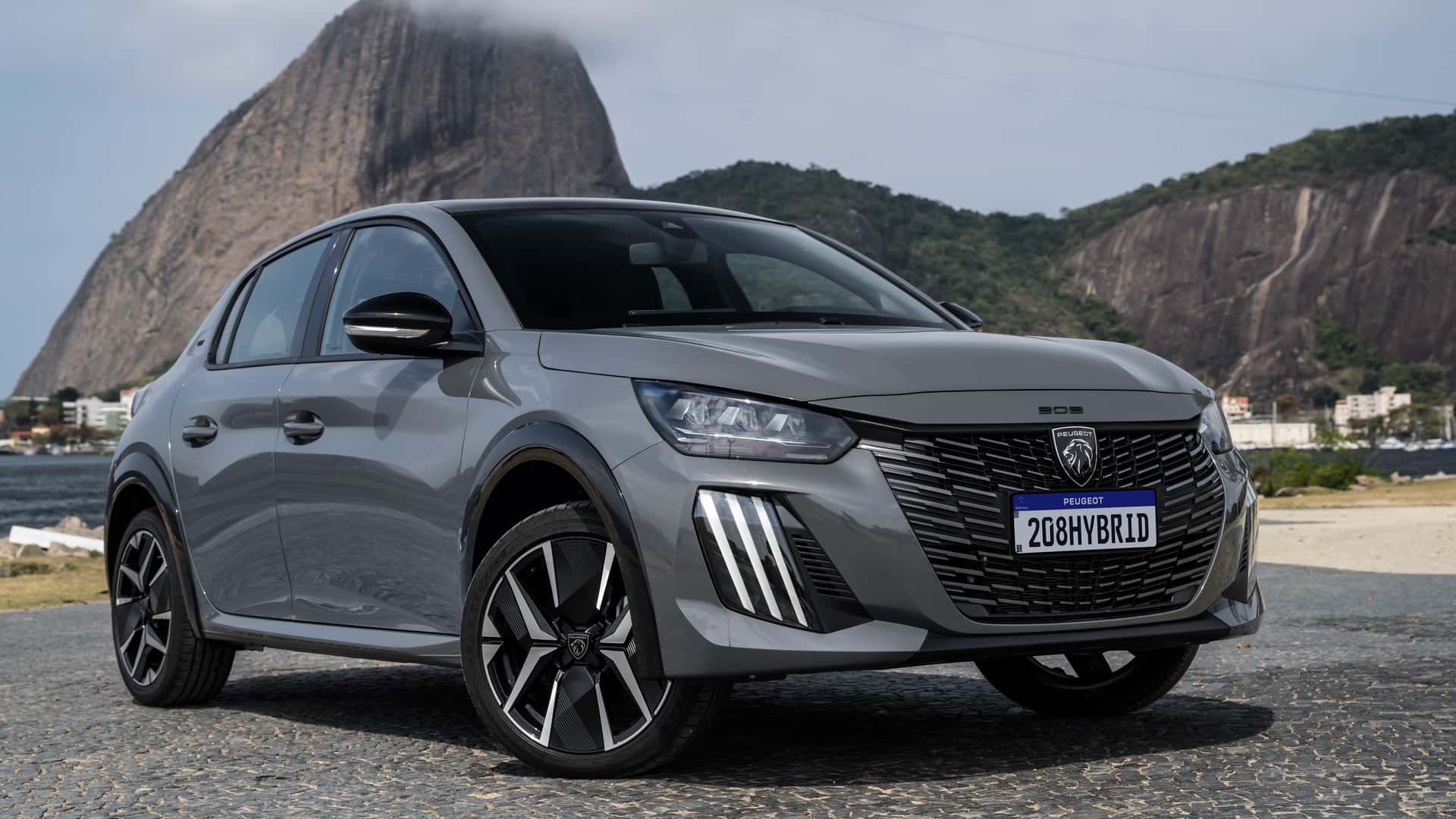 Peugeot 208 GT T200 Hybrid 2026: consumo com etanol e gasolina