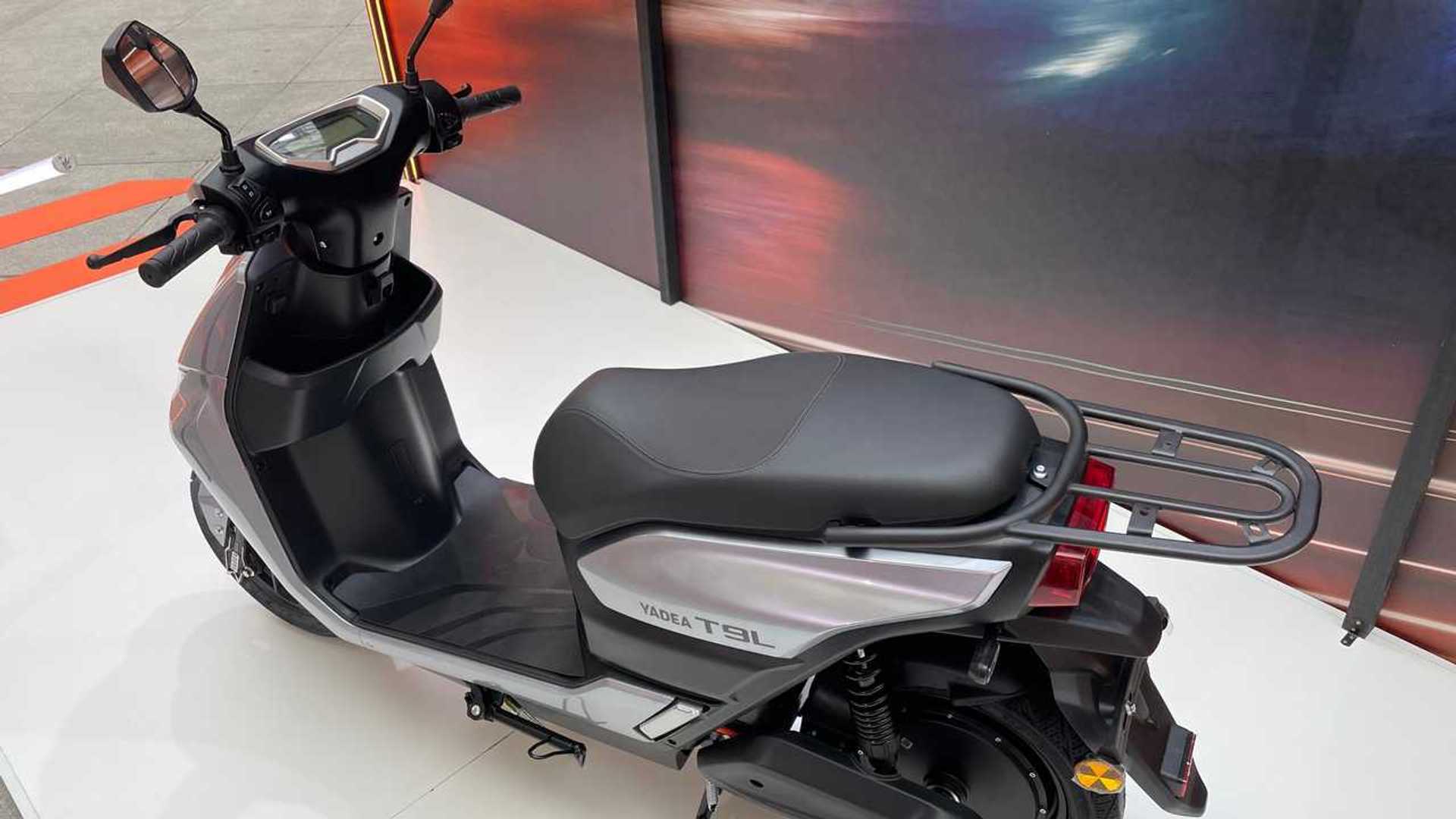 YADEA luce su interesante gama de scooters y patinetes eléctricos