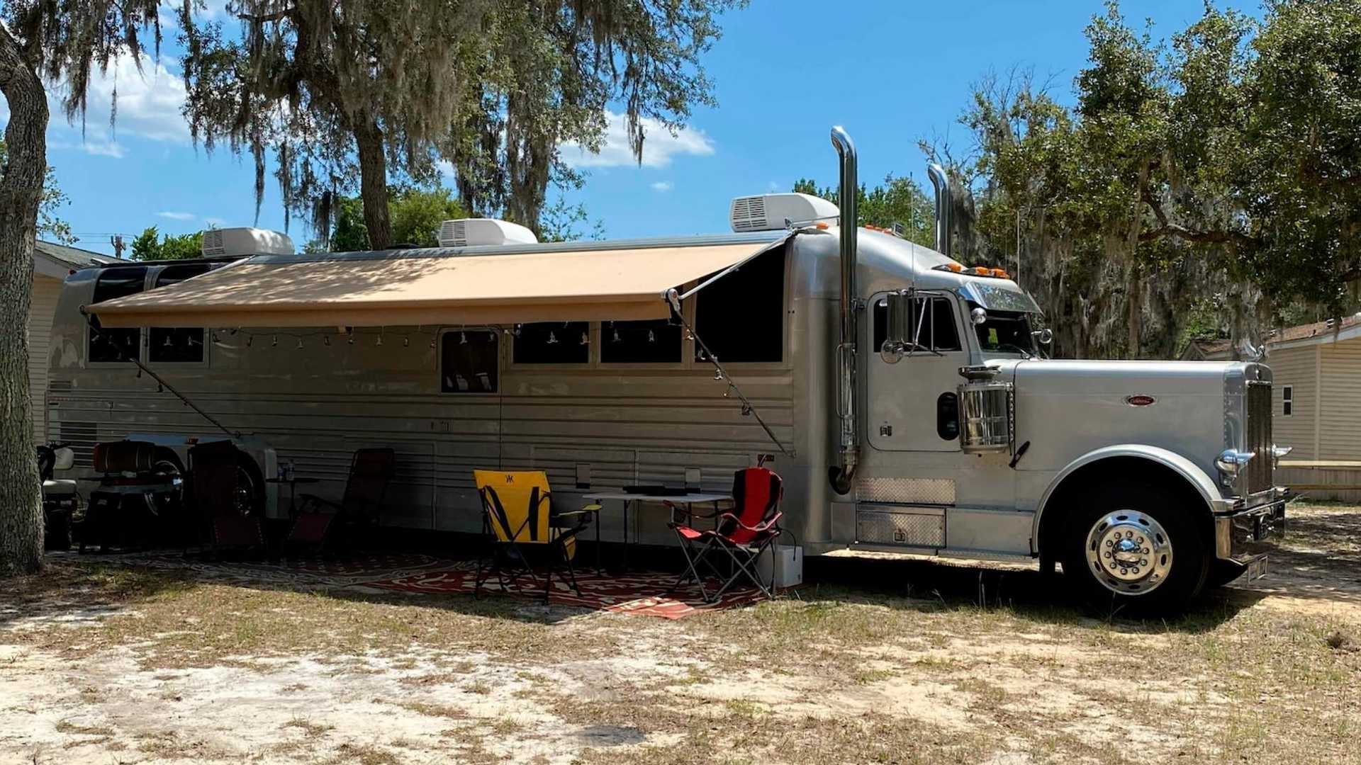 Kingsley Coach Motorhome, il camper costruito su un Peterbilt