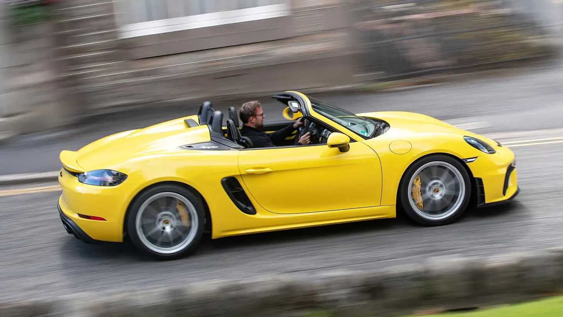 Nuove Porsche 718 Cayman GT4 e 718 Spyder, sei cilindri da 420 CV