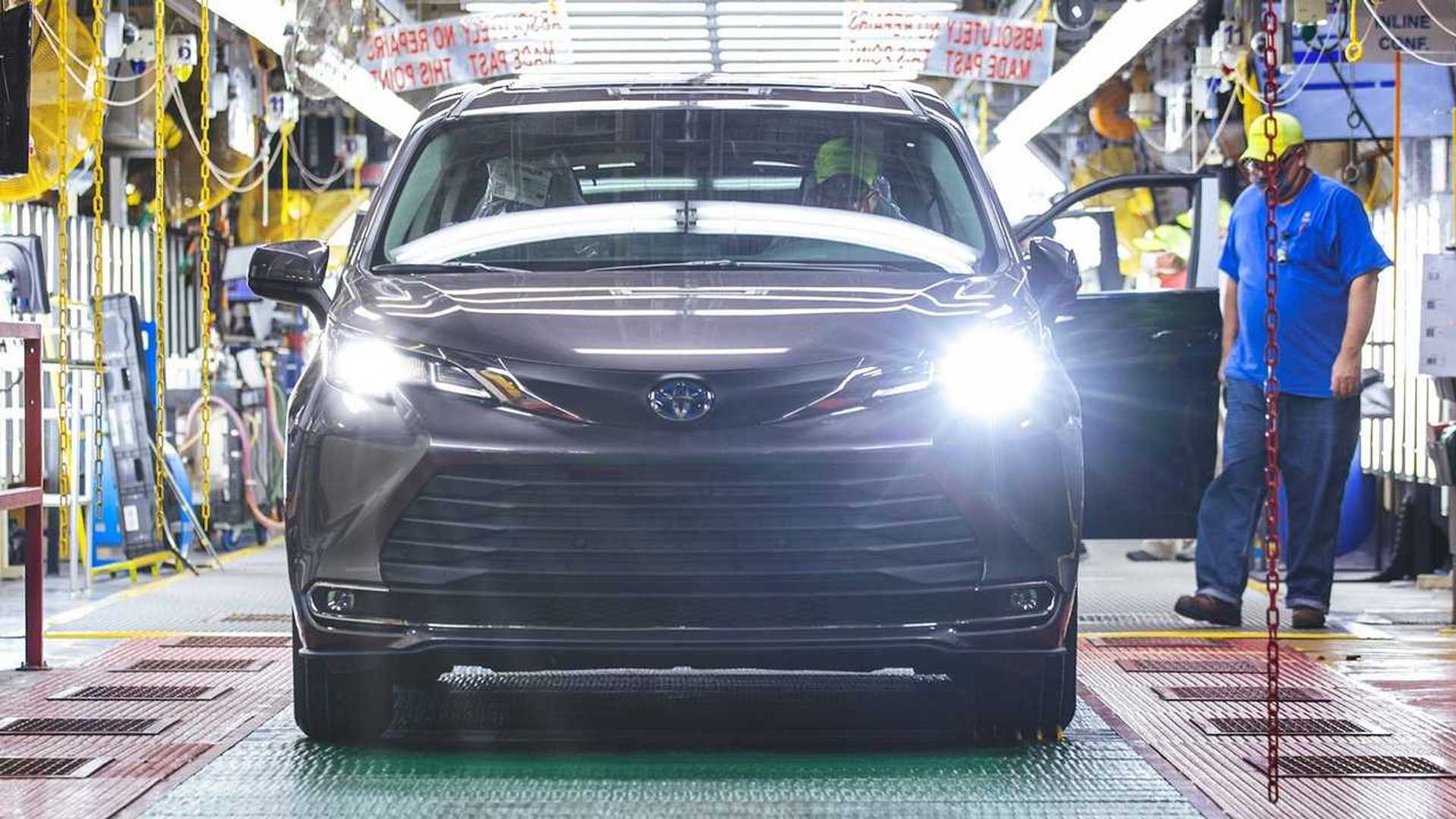 Toyota Amerika Serikat Rayakan Produksi Mobil Ke-30 Juta