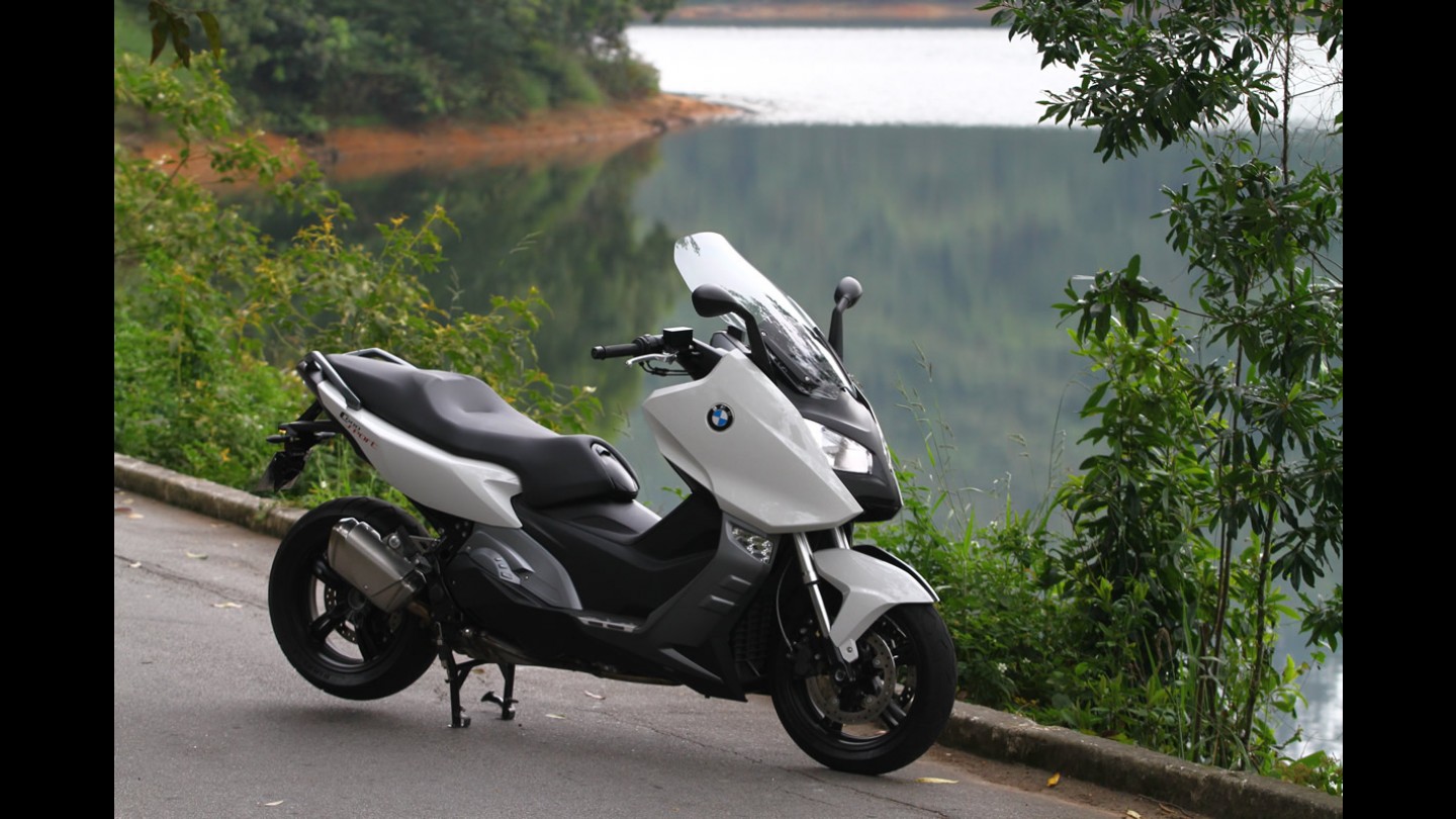 Avaliação: BMW C600 Sport é scooter com sabor de moto