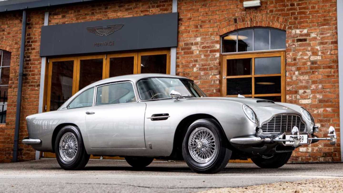 L'authentique Aston Martin DB5 de James Bond est à vendre