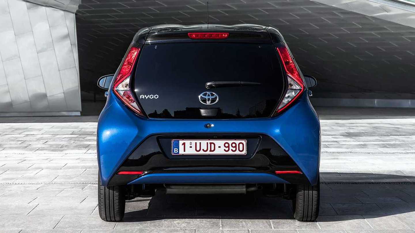 Così la Toyota Aygo cambia stile: il confronto con la nuova X Prologue