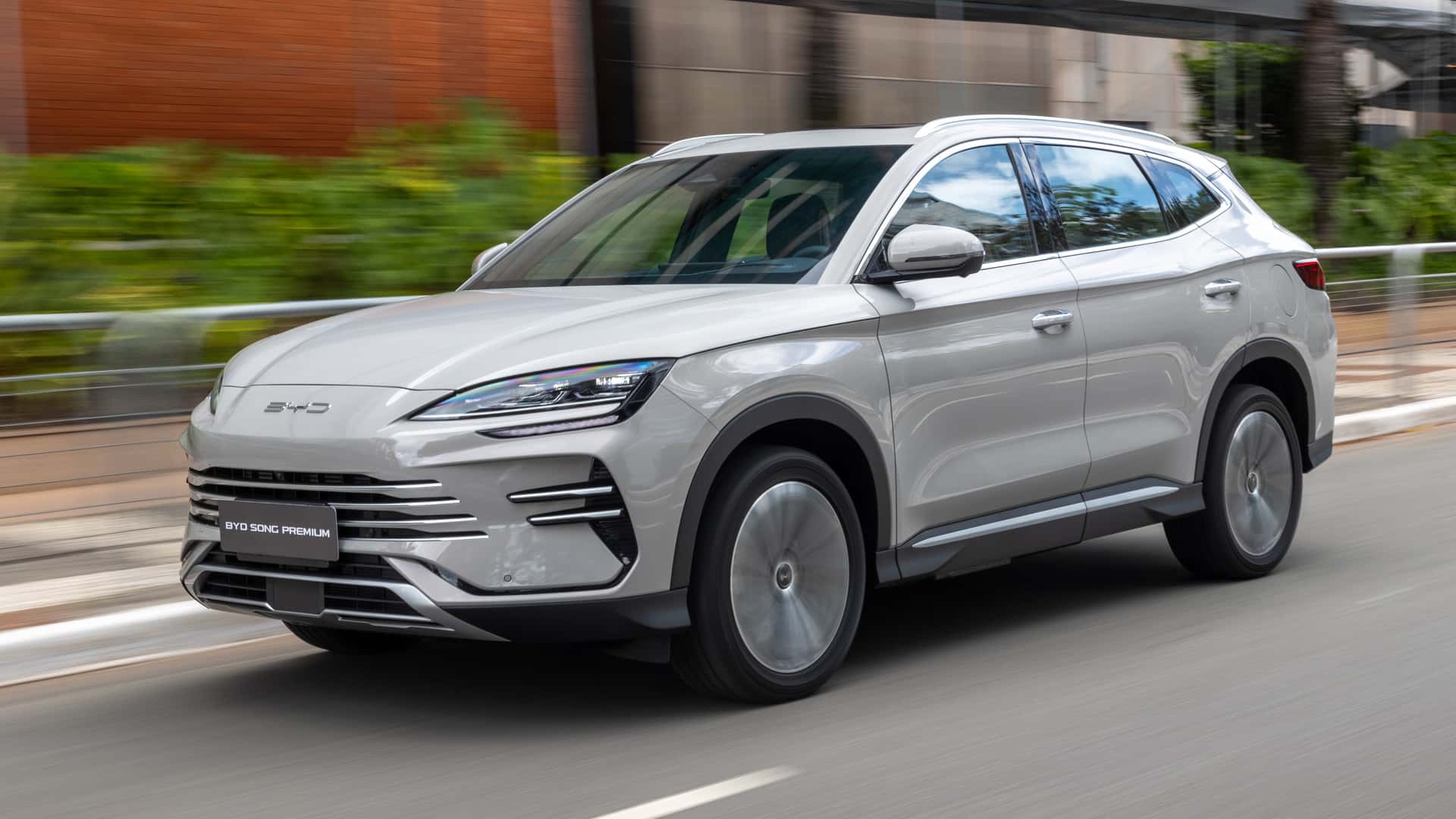 BYD lança Song Plus Premium 2025 com 324 cv por R$ 299.800