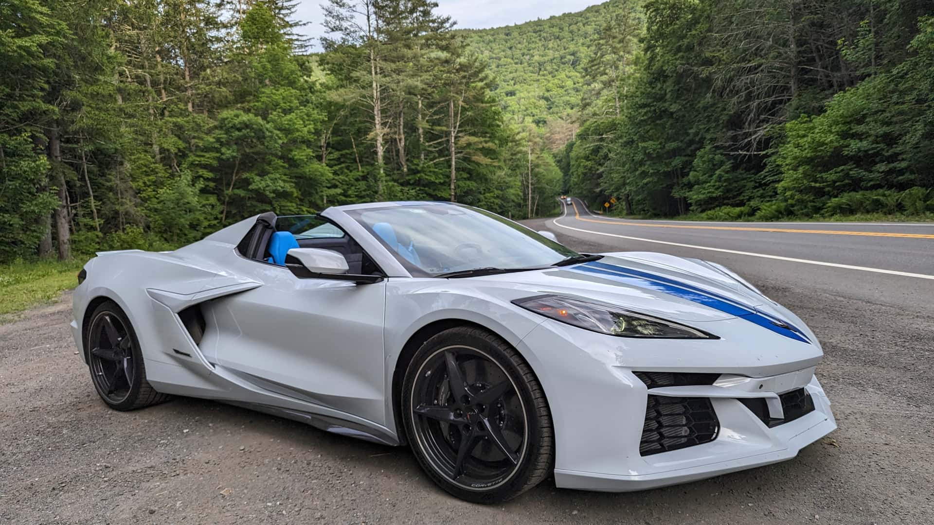 The Corvette E Ray Proves That Hybrids Will Replace Pure ICE Cars
