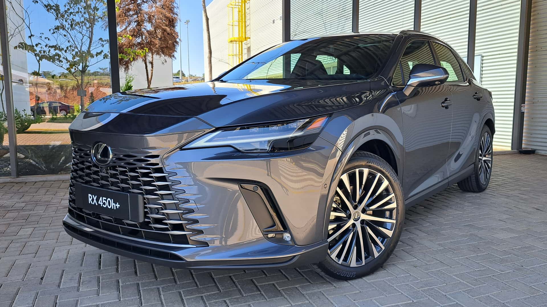 Impressões Lexus RX 450h+: híbrido plug-in reúne luxo e eficiência