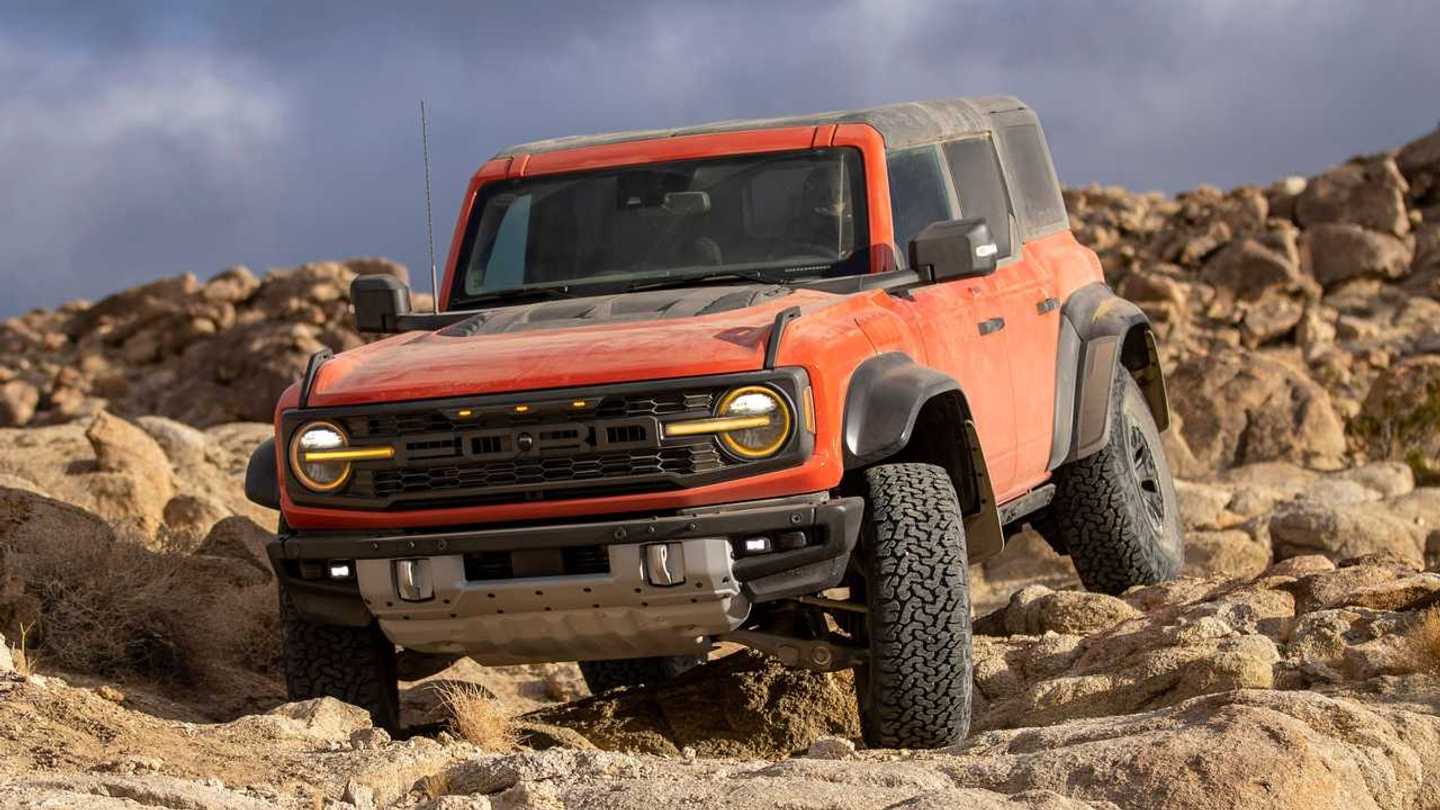 2022 Ford Bronco Raptor First Drive Review: Fun In The Desert Sun ...