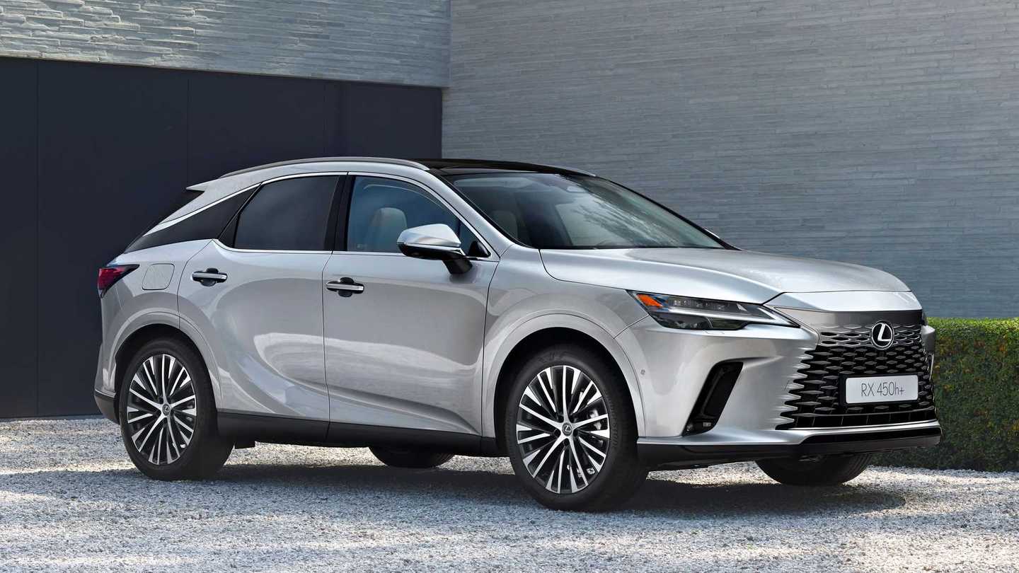 Lexus RX 2022, interni, prezzi, allestimenti, motori