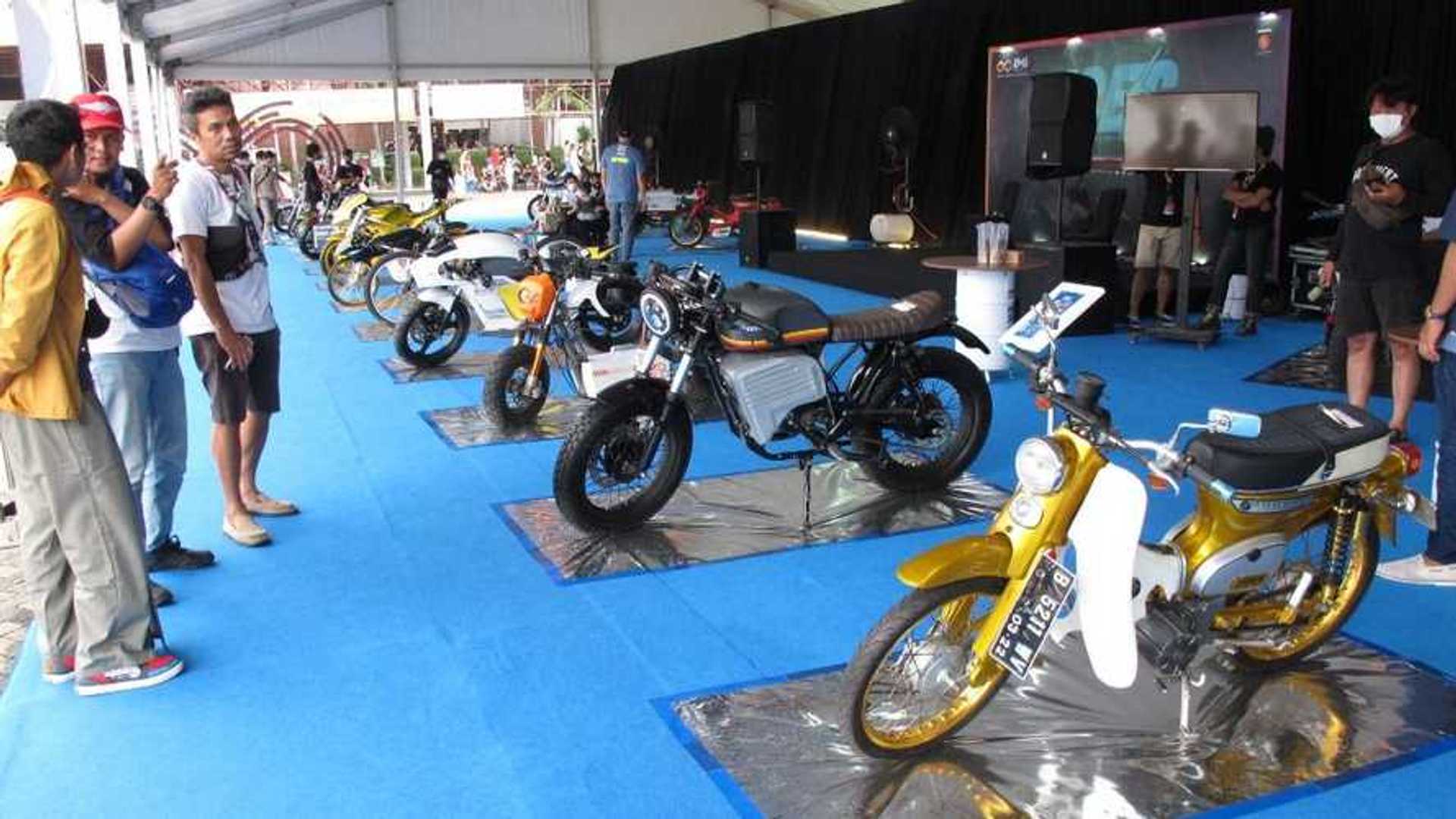 Sepeda Motor Listrik Custom Meramaikan IIMS Hybrid