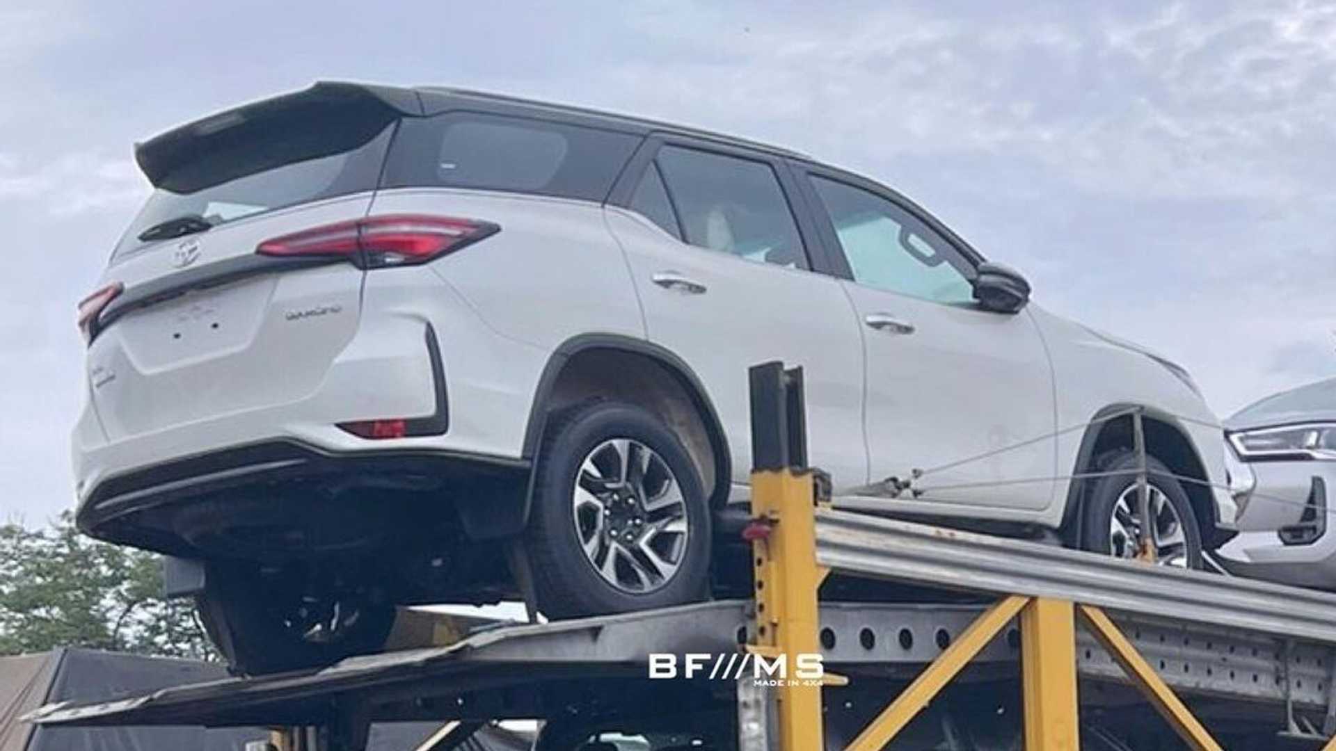 Flagra: Novo Toyota SW4 Diamond já está nas concessionárias