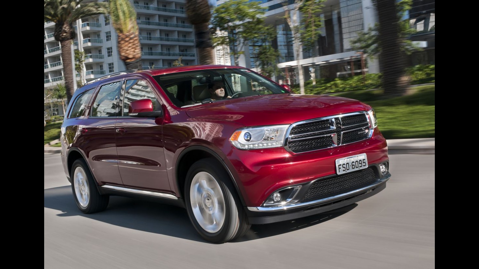 Dodge Durango 2015 chega por R$ 239,9 mil com retoque visual e câmbio ...