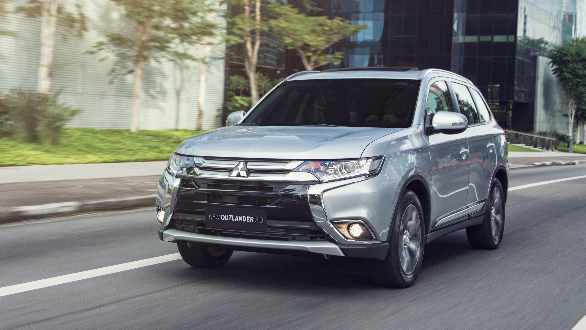 Mitsubishi Outlander recebe novo motor 2.0 que promete ser 20% mais ...