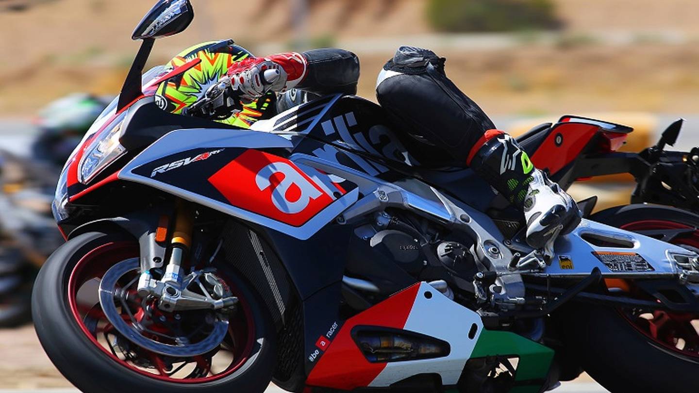 Superbike of the Year: Yamaha YZF-R1 vs Aprilia RSV4
