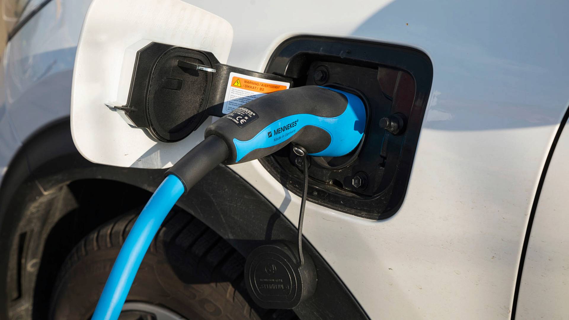 M5S: “Auto elettrica opportunità, ma serve anche un Tpl migliore”