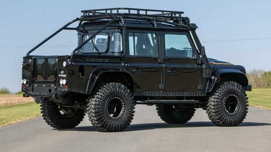 A subasta uno de los Defender de la película 'Spectre', de James Bond