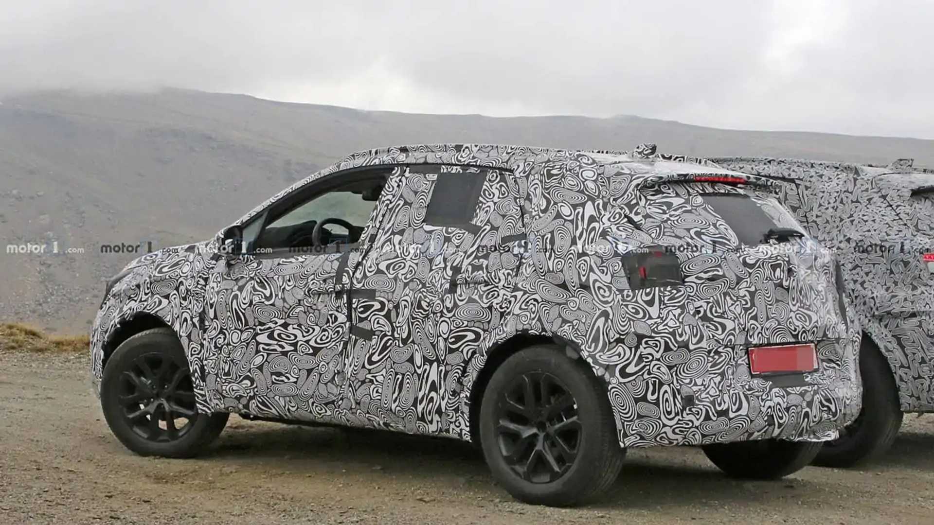 Renault Clio SUV Spy Photos | Motor1.com Photos