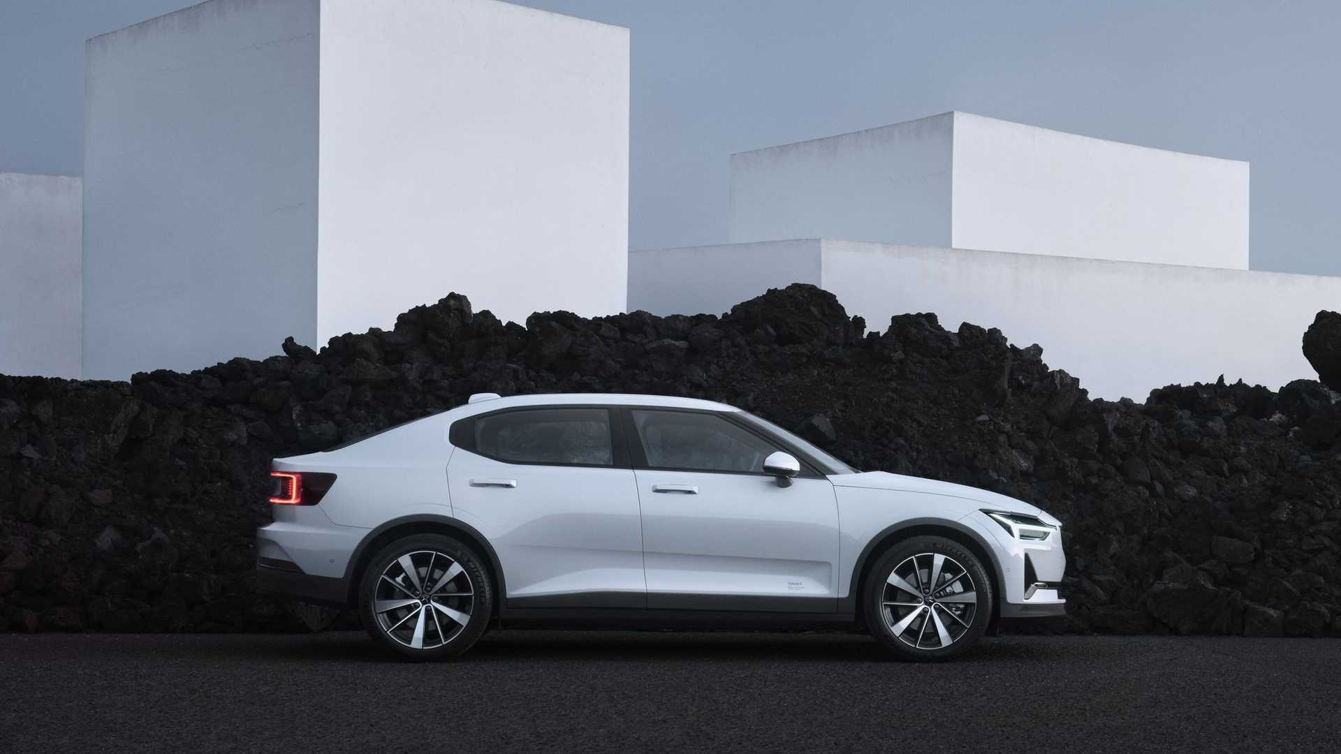 Polestar 2'nin iki adet yeni versiyonu tanıtıldı