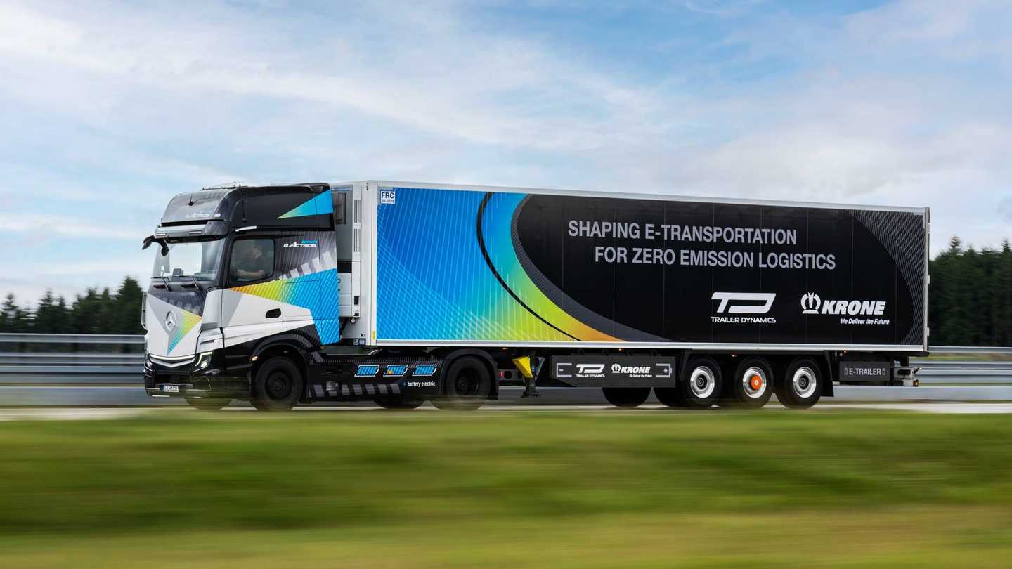 Mercedes-Benz Trucks Presents eActros LongHaul "Concept Prototype"