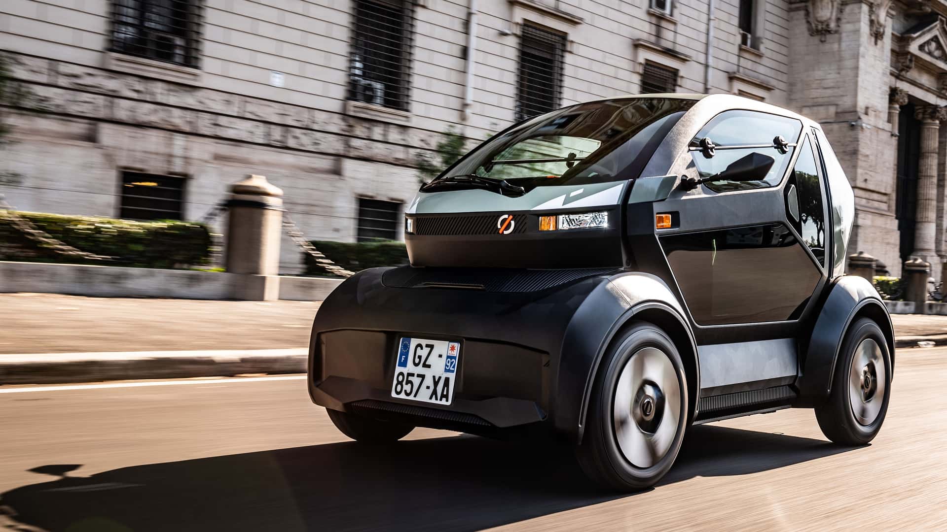 Mobilize Duo: Test of the 'tandem' microcar successor to the Twizy