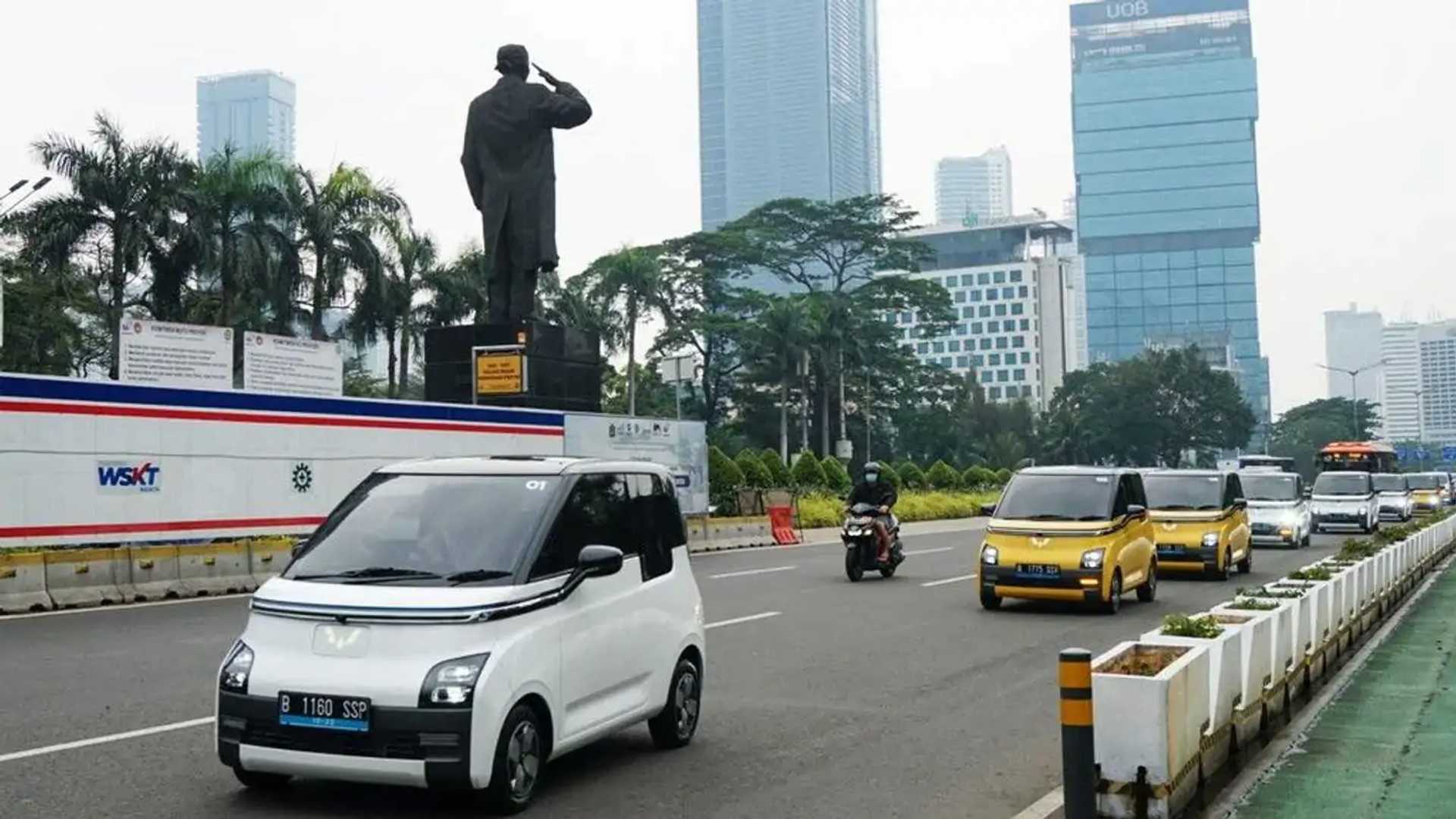 Menguji Wuling Air ev di Keramaian Lalu Lintas Kota