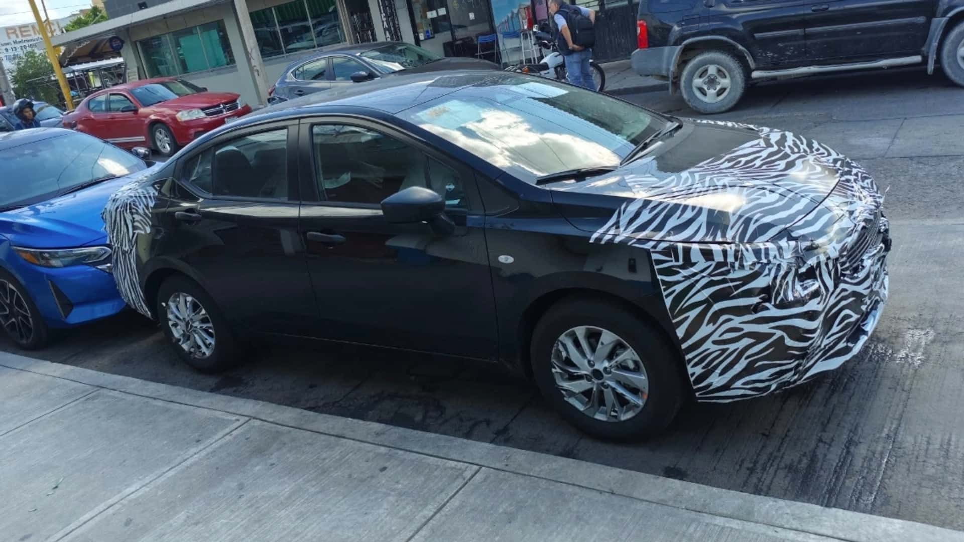Flagra: Novo Nissan Versa adotará visual de Kicks em segunda reestilização