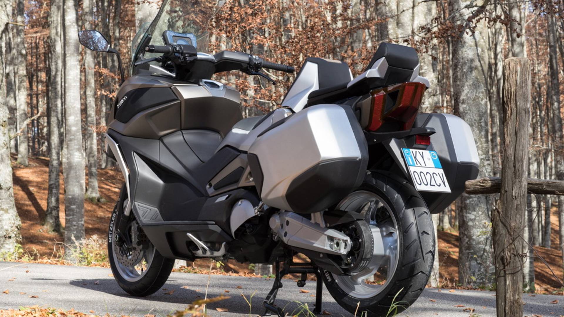 KYMCO presenta los concept Adventure Tourer, scooters de dos y tres ruedas