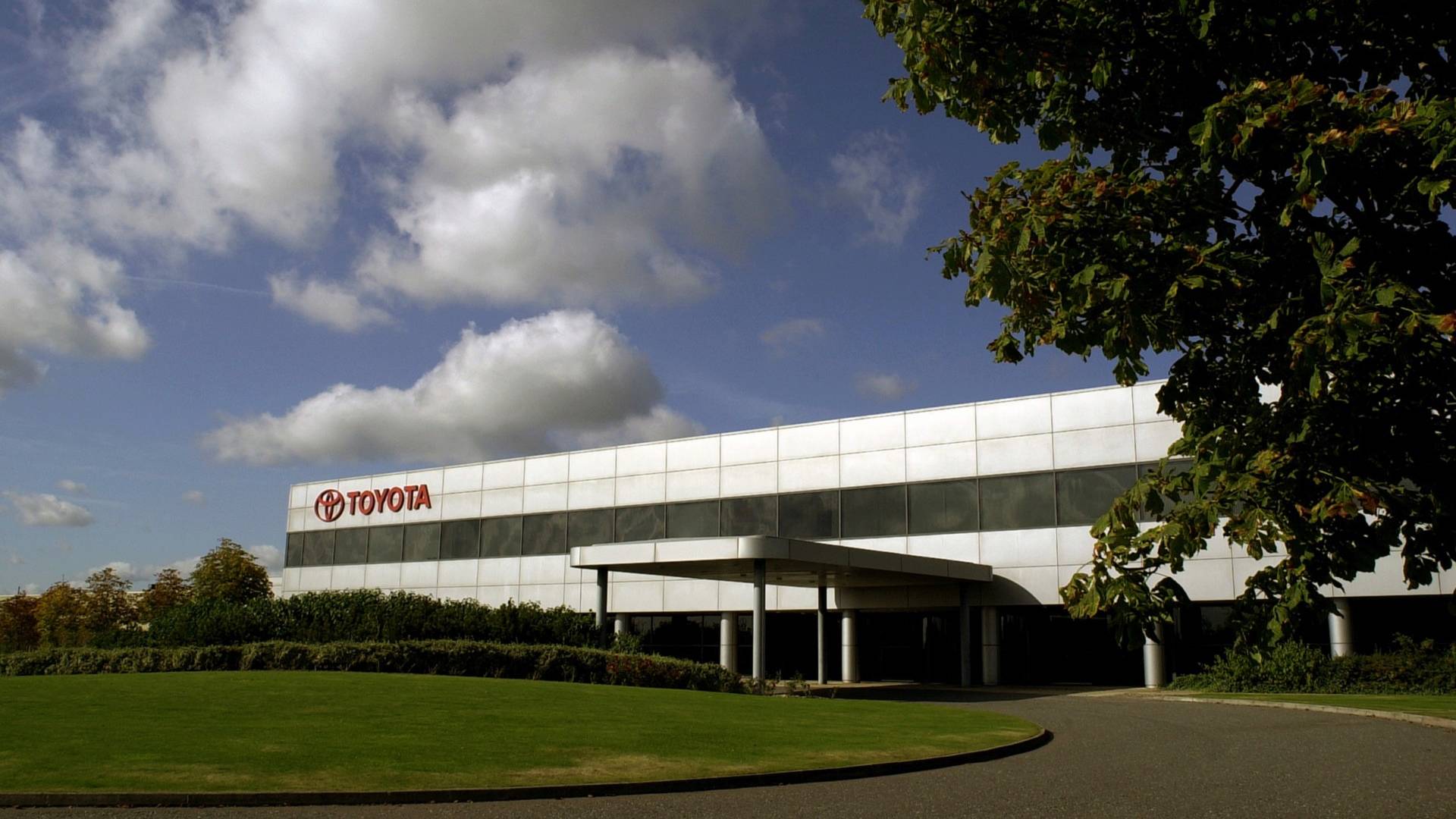 Toyota and Lexus UK pledge free roadside assistance for 'key workers'