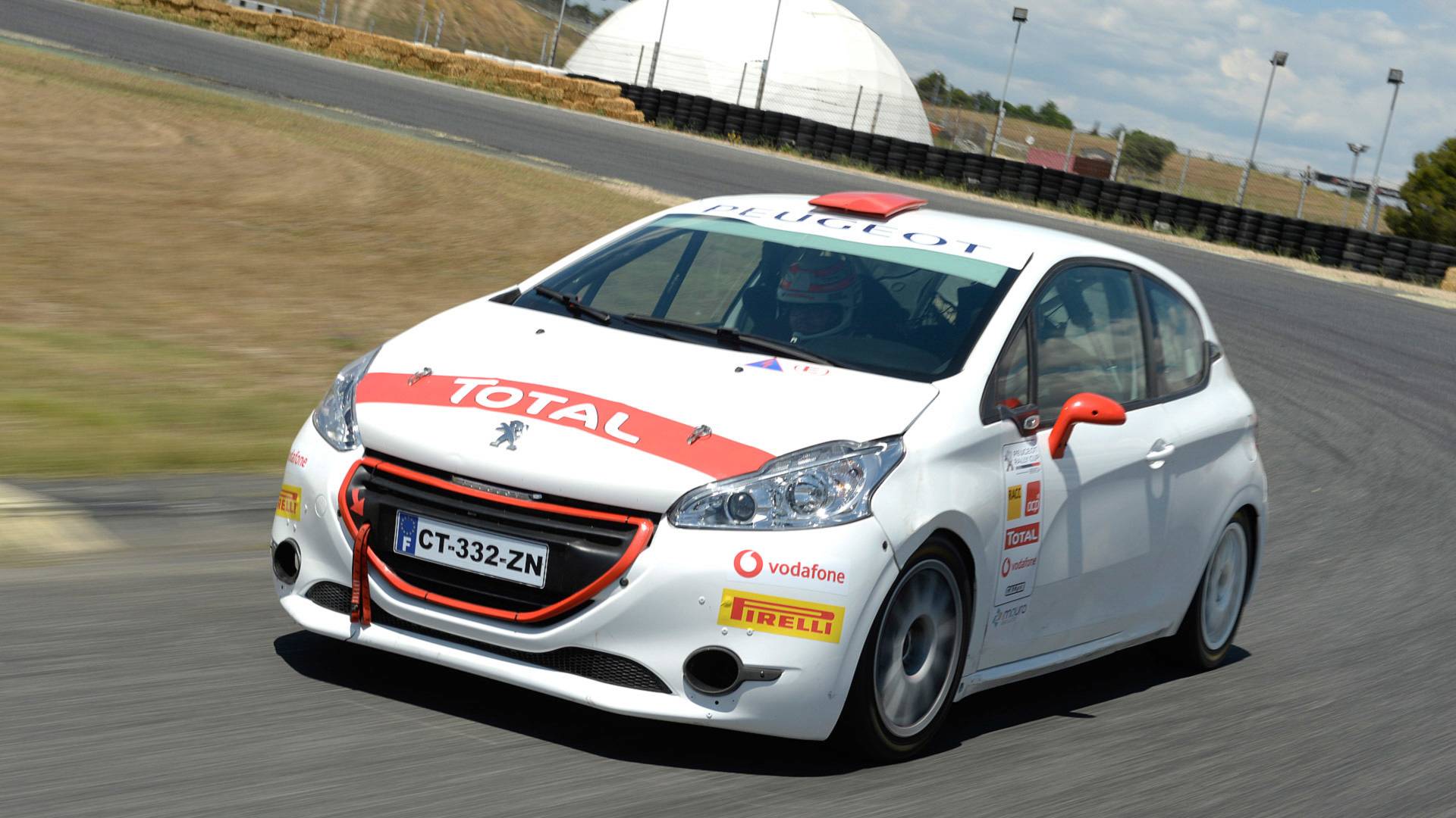 Probamos el Peugeot 208 R2 de rally, el heredero del Desafío Peugeot