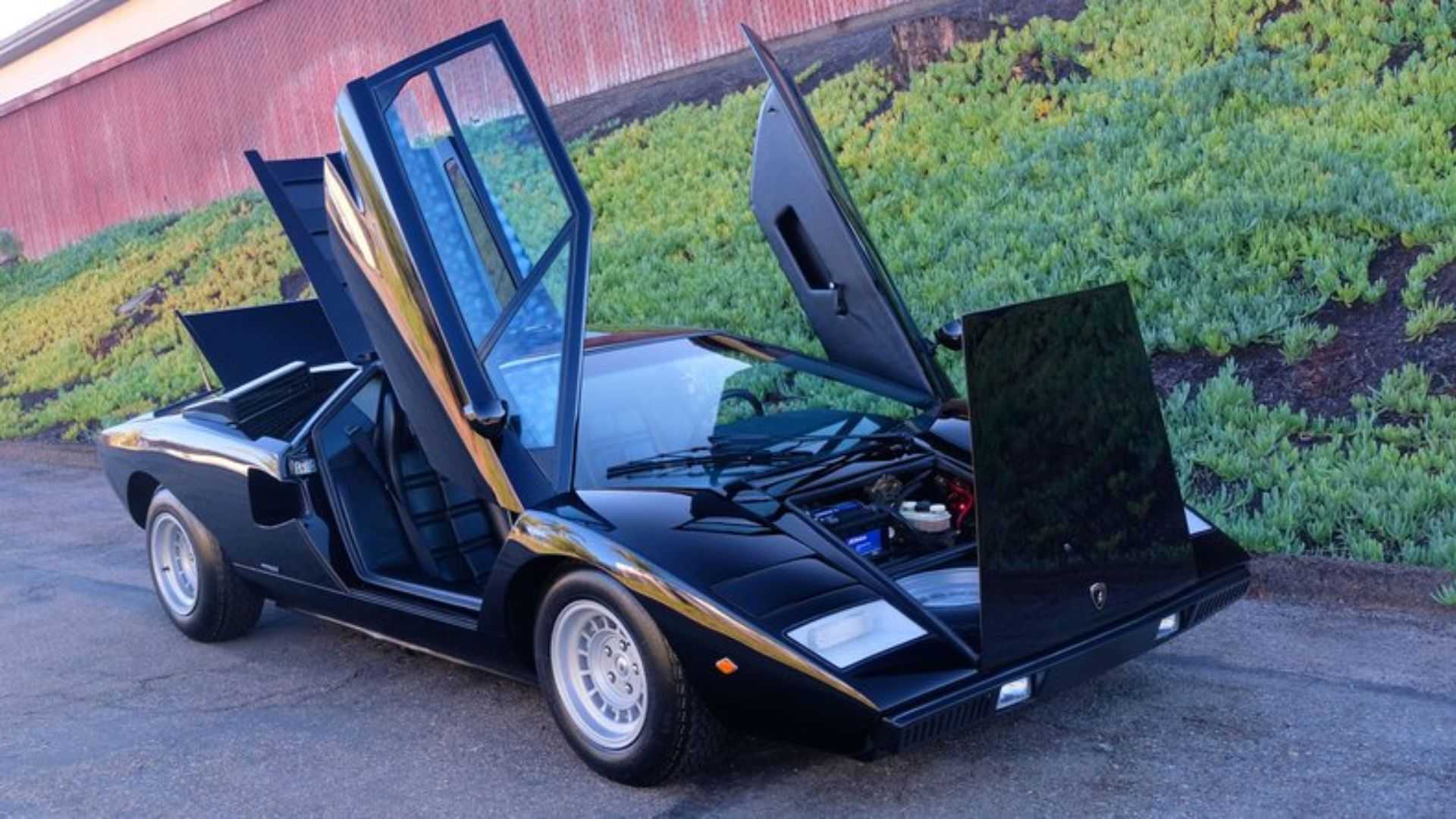 Live Out Loud With A 1976 Lamborghini Countach LP400 Periscopio | Motorious