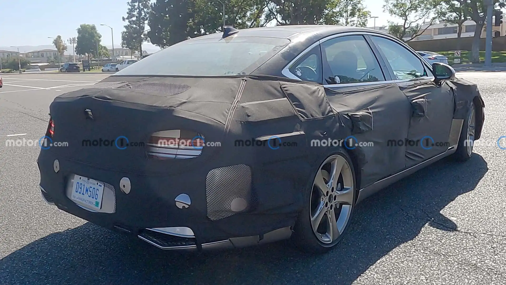 2024 제네시스 G80 페리 위장막사진 : 클리앙