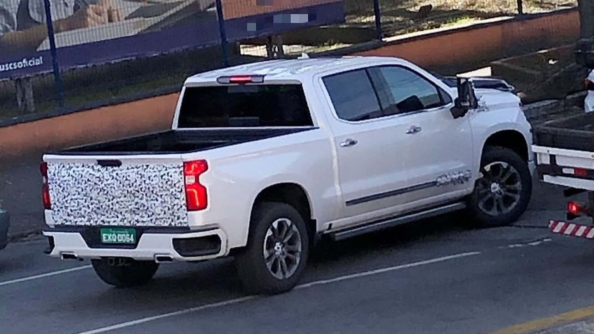 Chevrolet Silverado High Country 2024 já está no Brasil; veja flagra