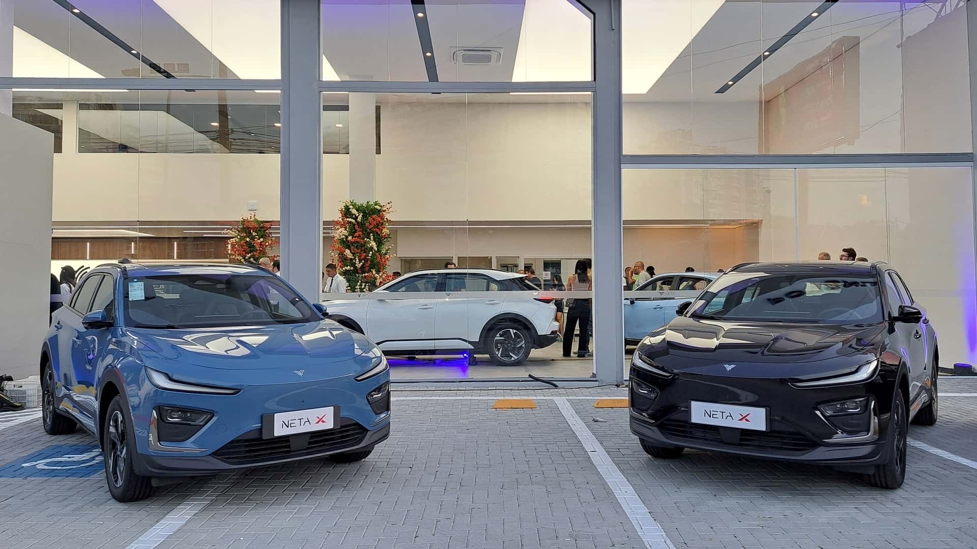 Neta Auto inaugura 1ª loja no Brasil e estuda produção local para 2026