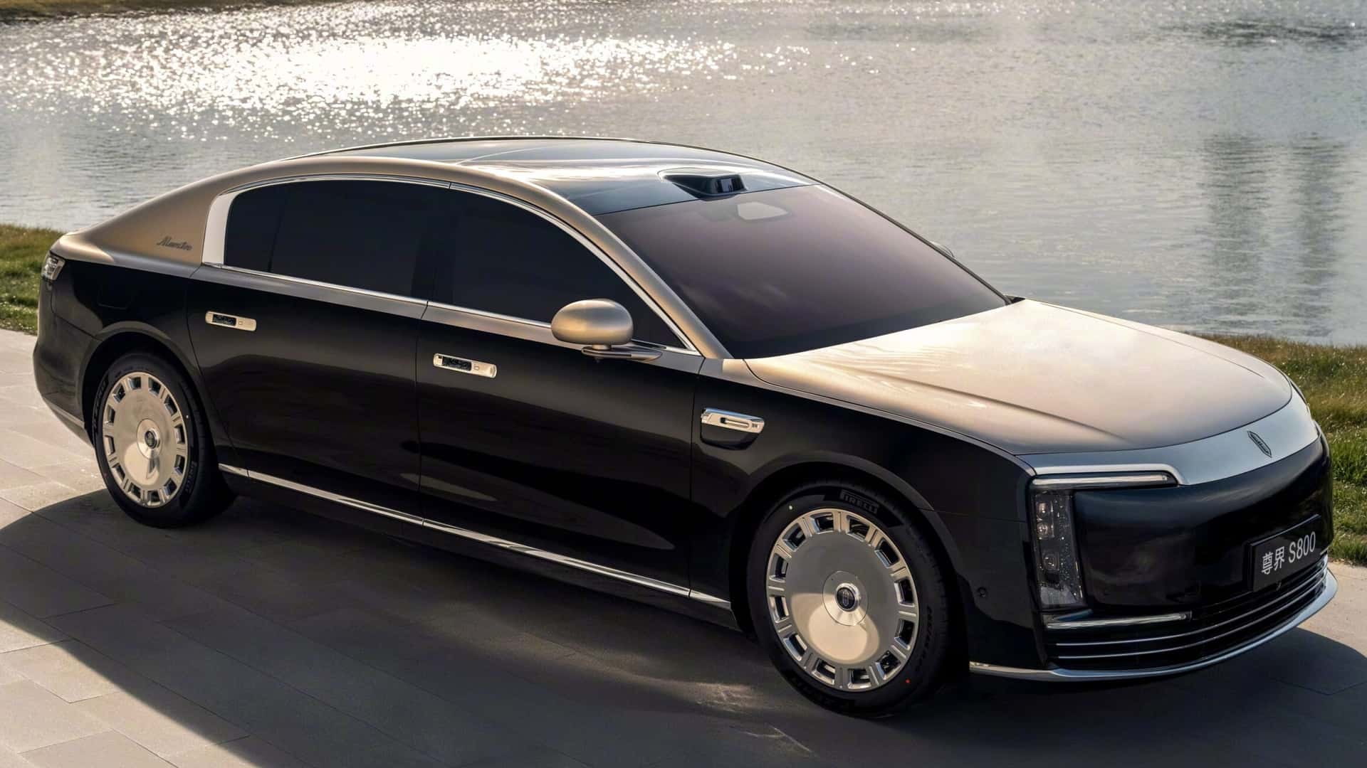 Así es el coche eléctrico de Huawei capaz de circular en diagonal