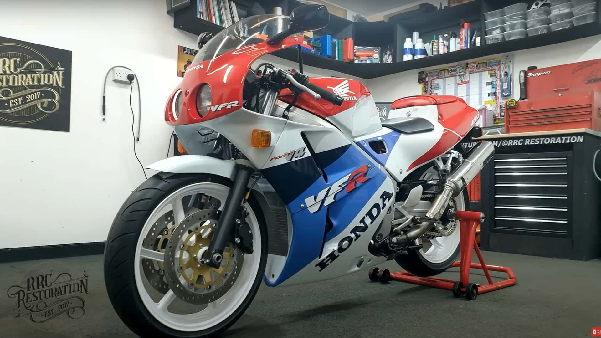 Watch This Soothing Honda VFR400 NC Restoration