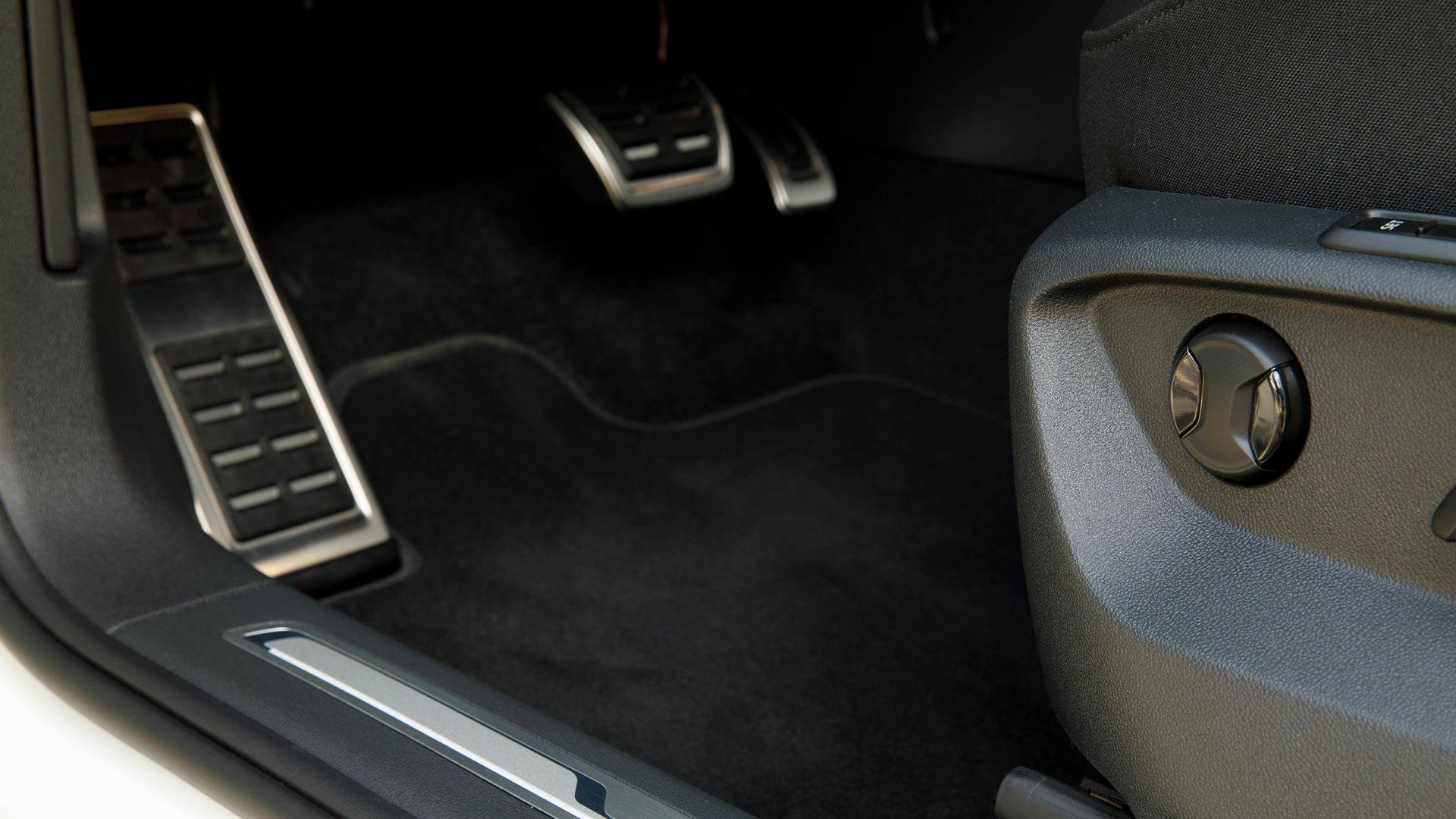 2018 Volkswagen Tiguan R-Line Csomag | Motor1.com Fotók