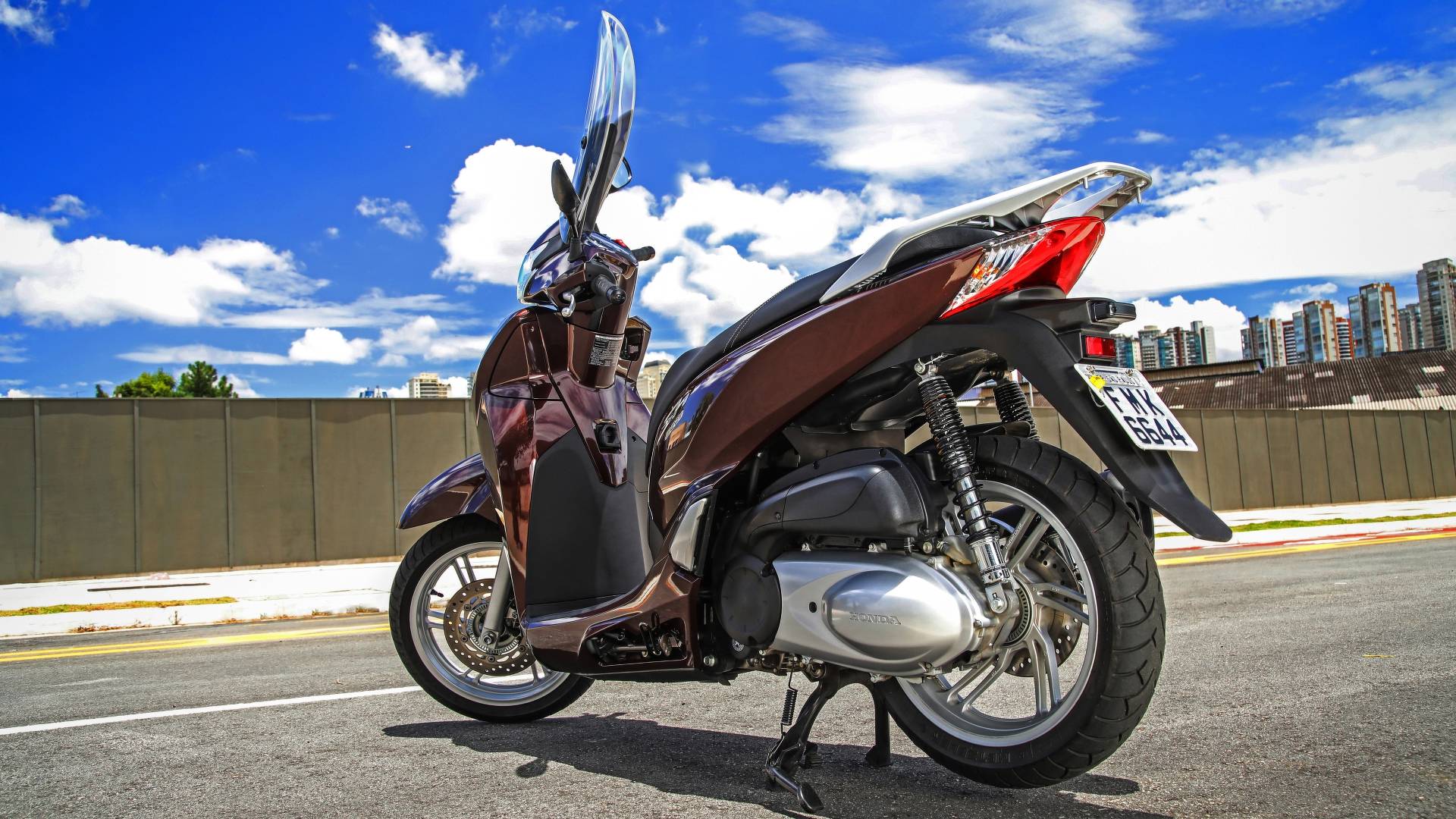 Honda SH300i ganha nova cor e mantém preço na linha 2018