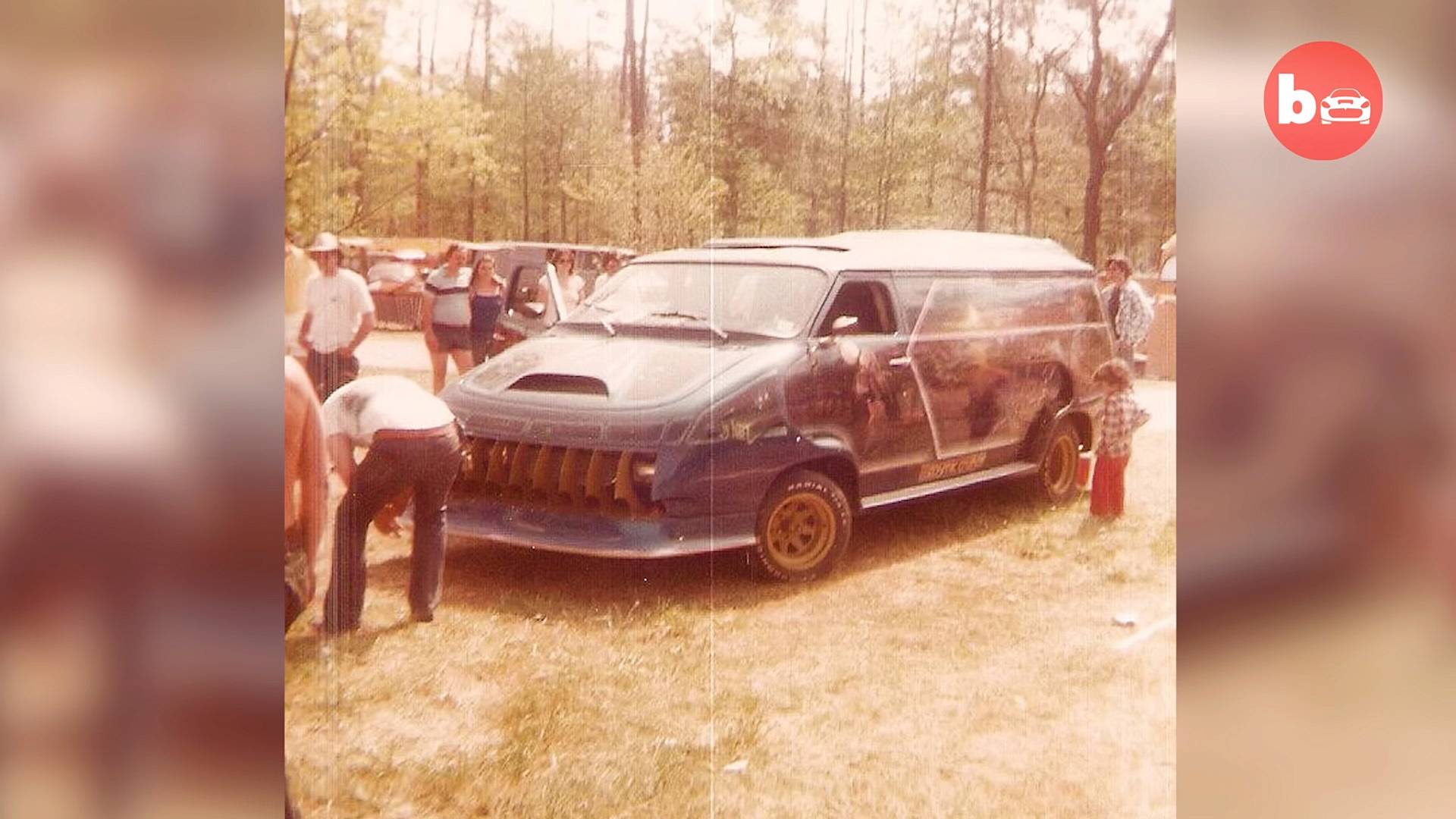 You Need To See This Crazy Custom 8-Wheel Conversion Van