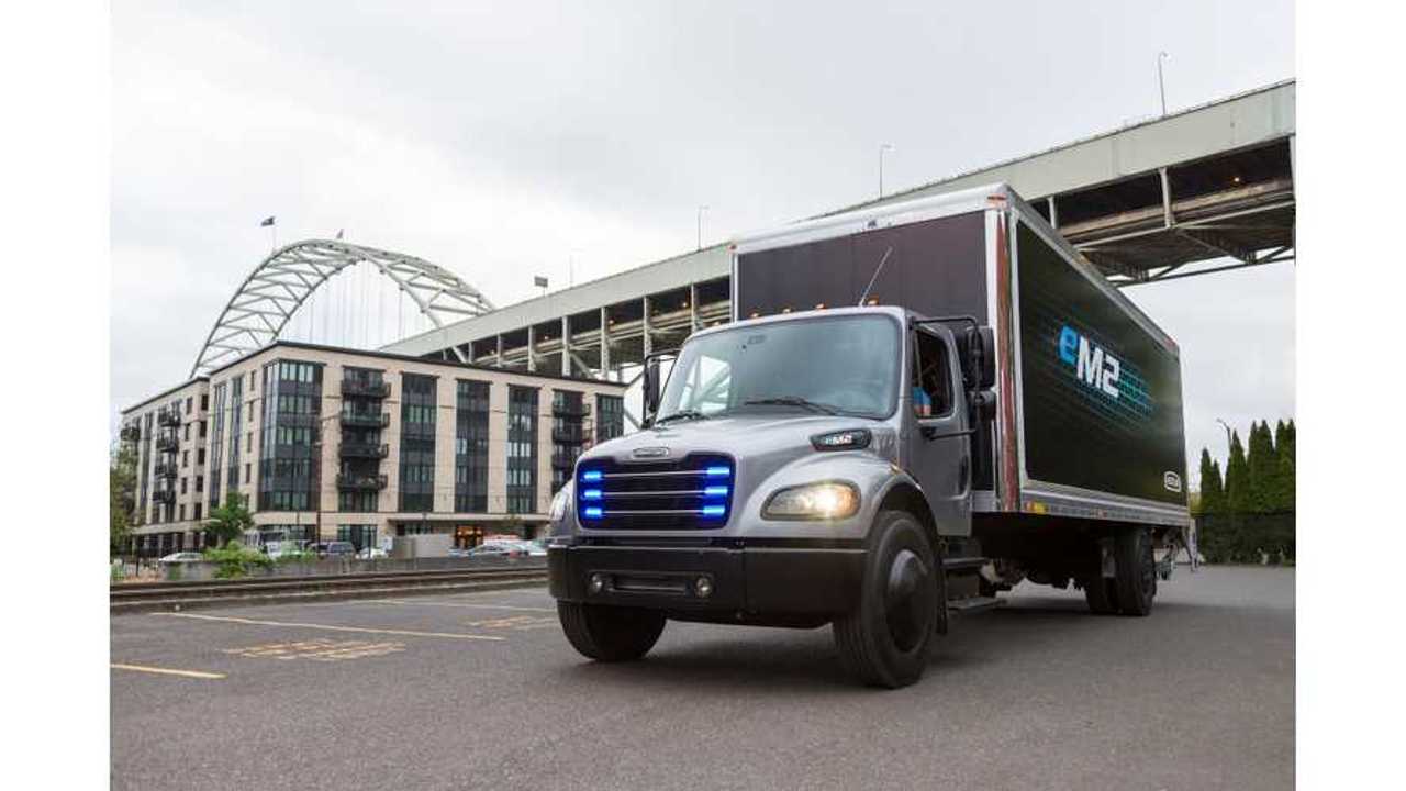 Daimler Hands Over First Electric Freightliner eM2 Truck To Penske