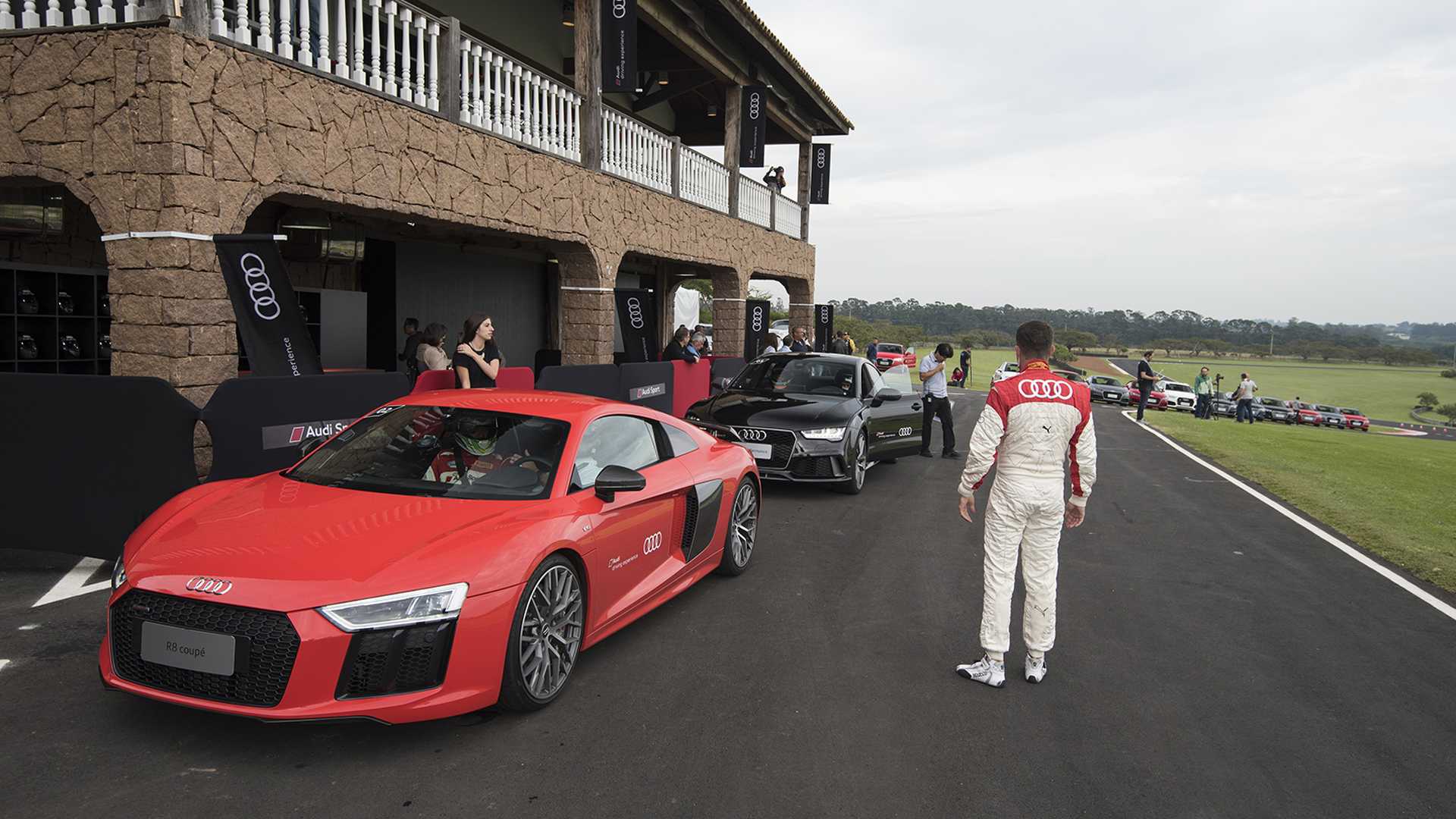 Primeiras impressões - Novo Audi R8 V10 Plus na pista debaixo de chuva