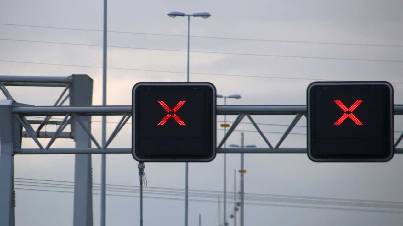 One In Five Drivers Has Ignored Red X Signs On Motorways