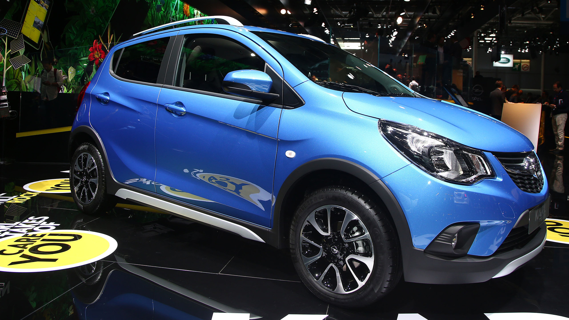 Opération séduction pour l'Opel Karl Rocks au Mondial de Paris