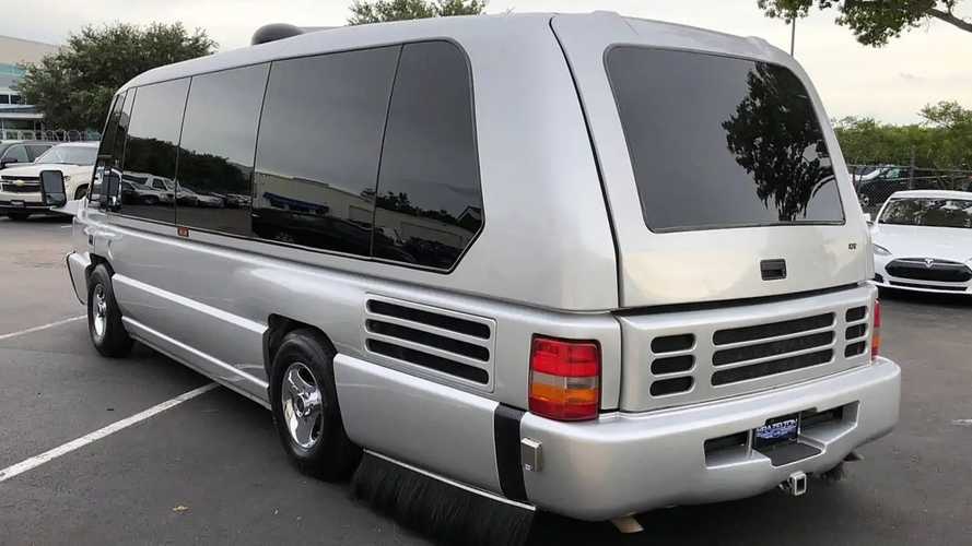 RV Meets Limo: This Hand-Built Mauck MSV 1102s Can Be Yours