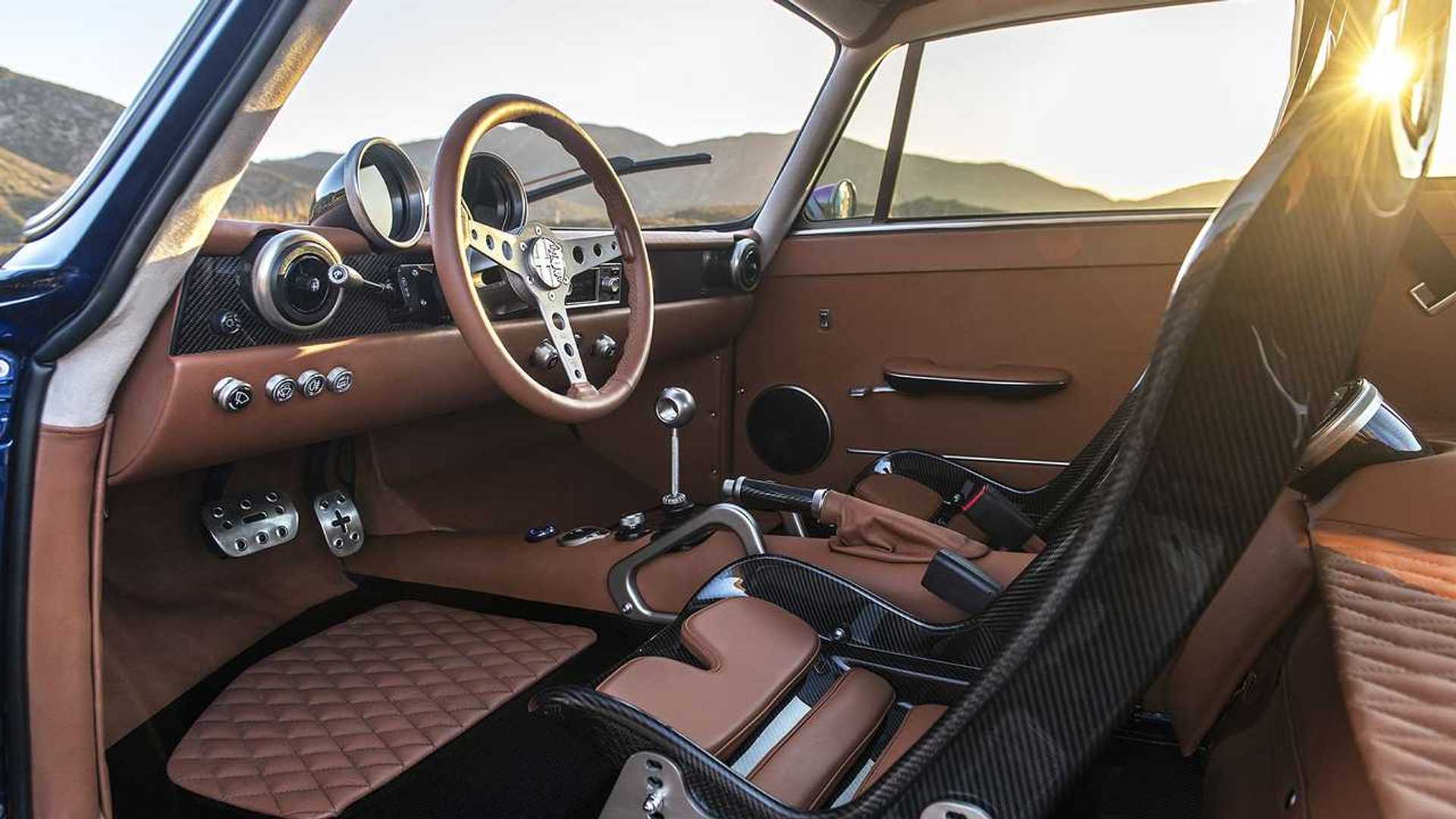 Tutto su Totem Automobili e le sue auto. Supercar italiane crescono