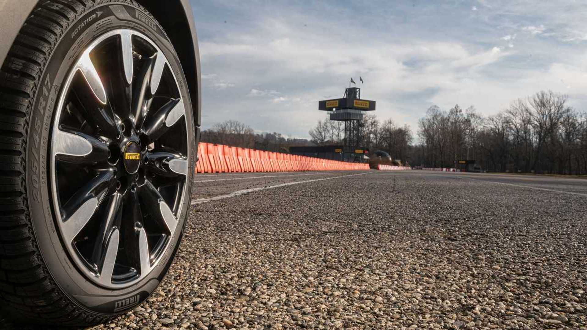 Pirelli, 150 anni tra pneumatici e riflettori
