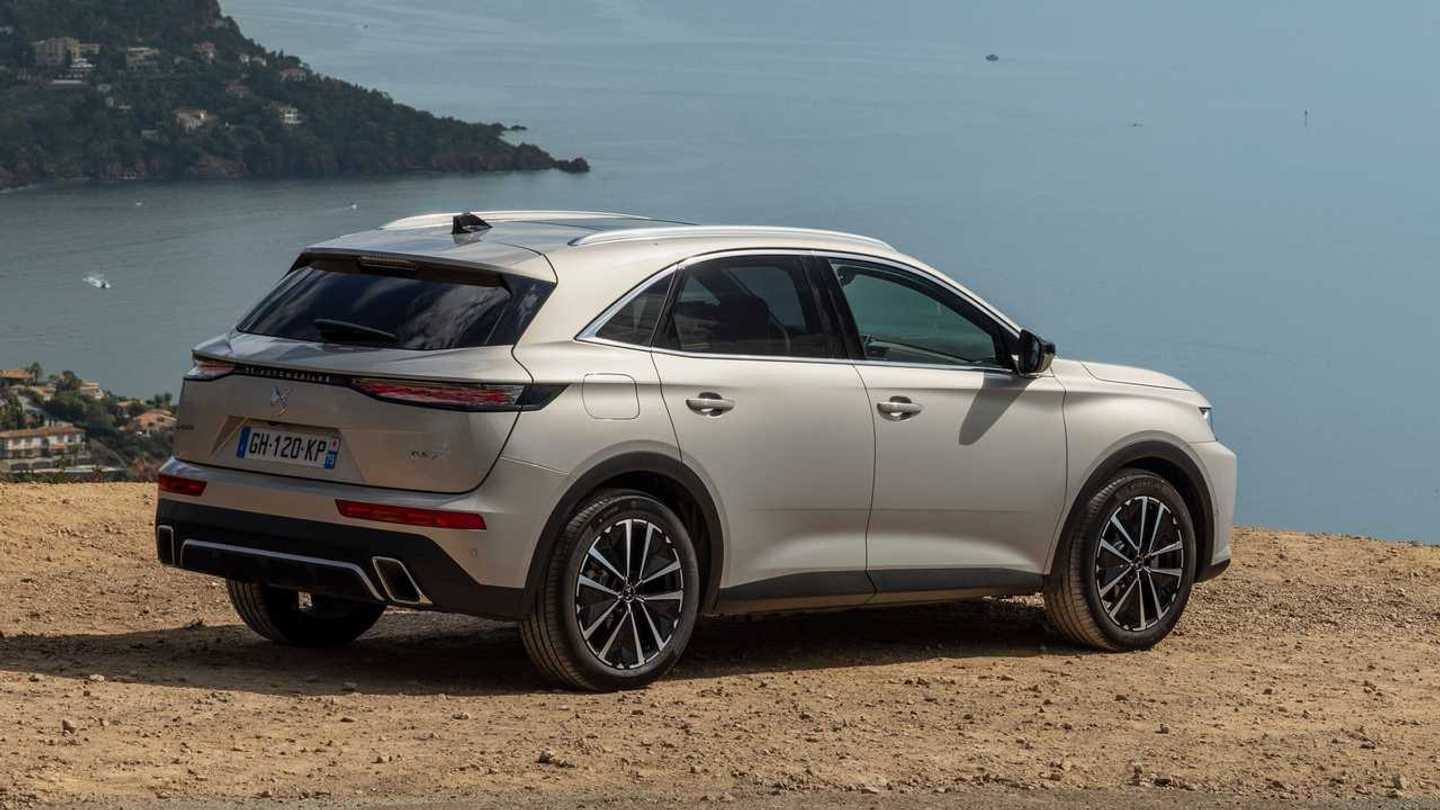 DS 7 restyling, nuova e vecchia a confronto