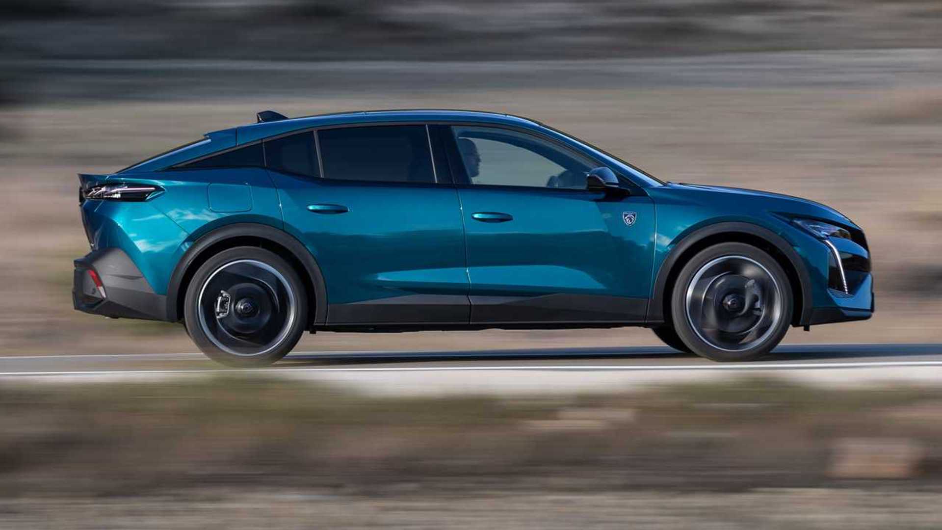 Así va el Peugeot 408 2022, el compacto mitad SUV, mitad berlina