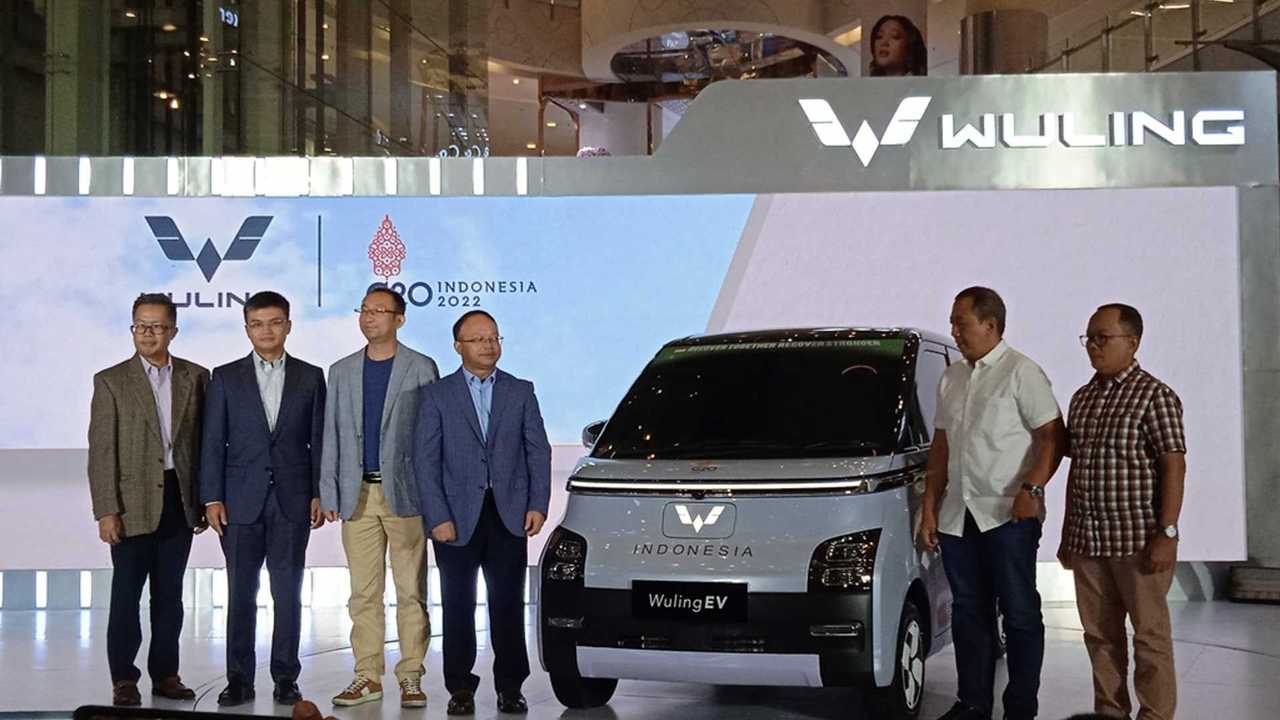 Wuling Resmi Kenalkan Kendaraan Listriknya di Jakarta